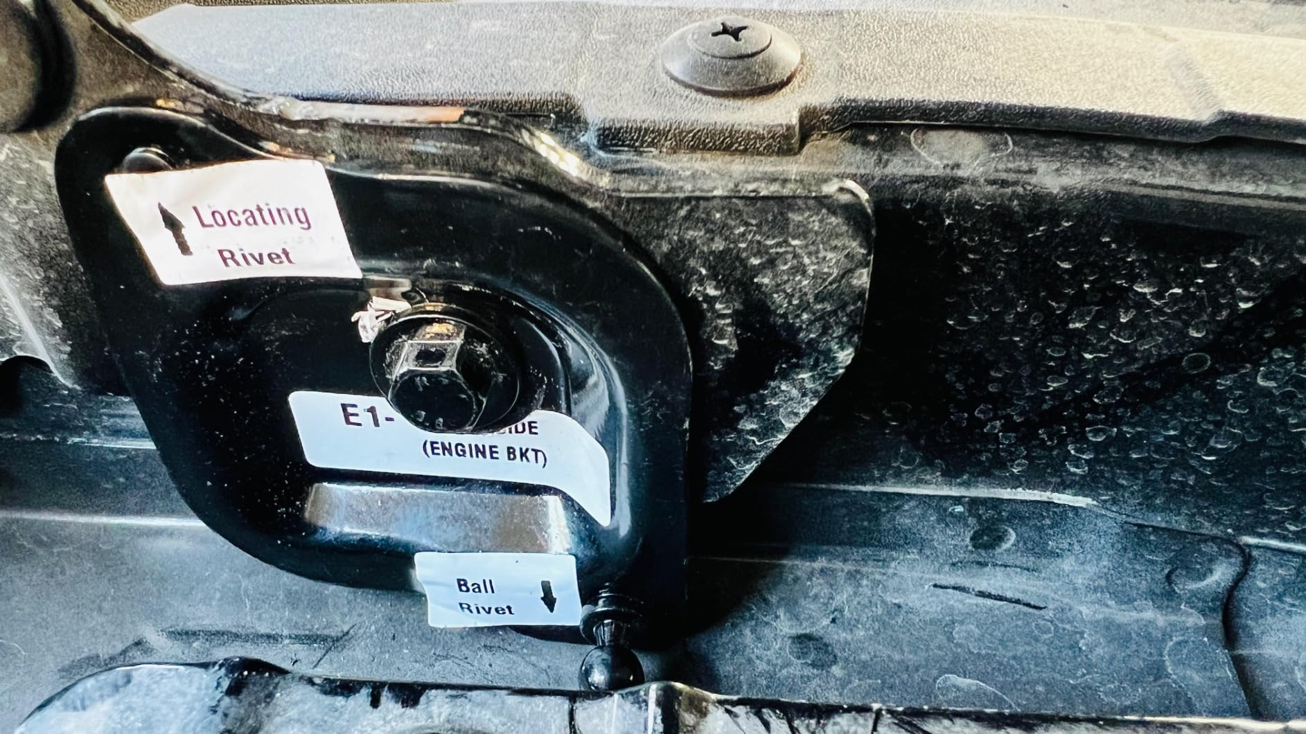 TRAC ULTRALIFT Bonnet Gas Spring System for Mahindra Scorpio-N – Hands ...