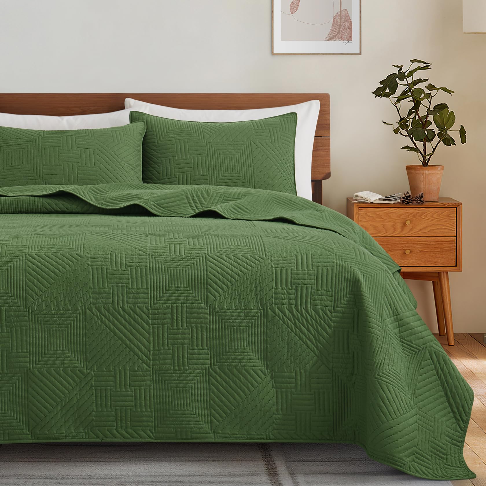 Amazon.com: Lavsiry Olive Green Quilt King Size with Pillow Shams ...
