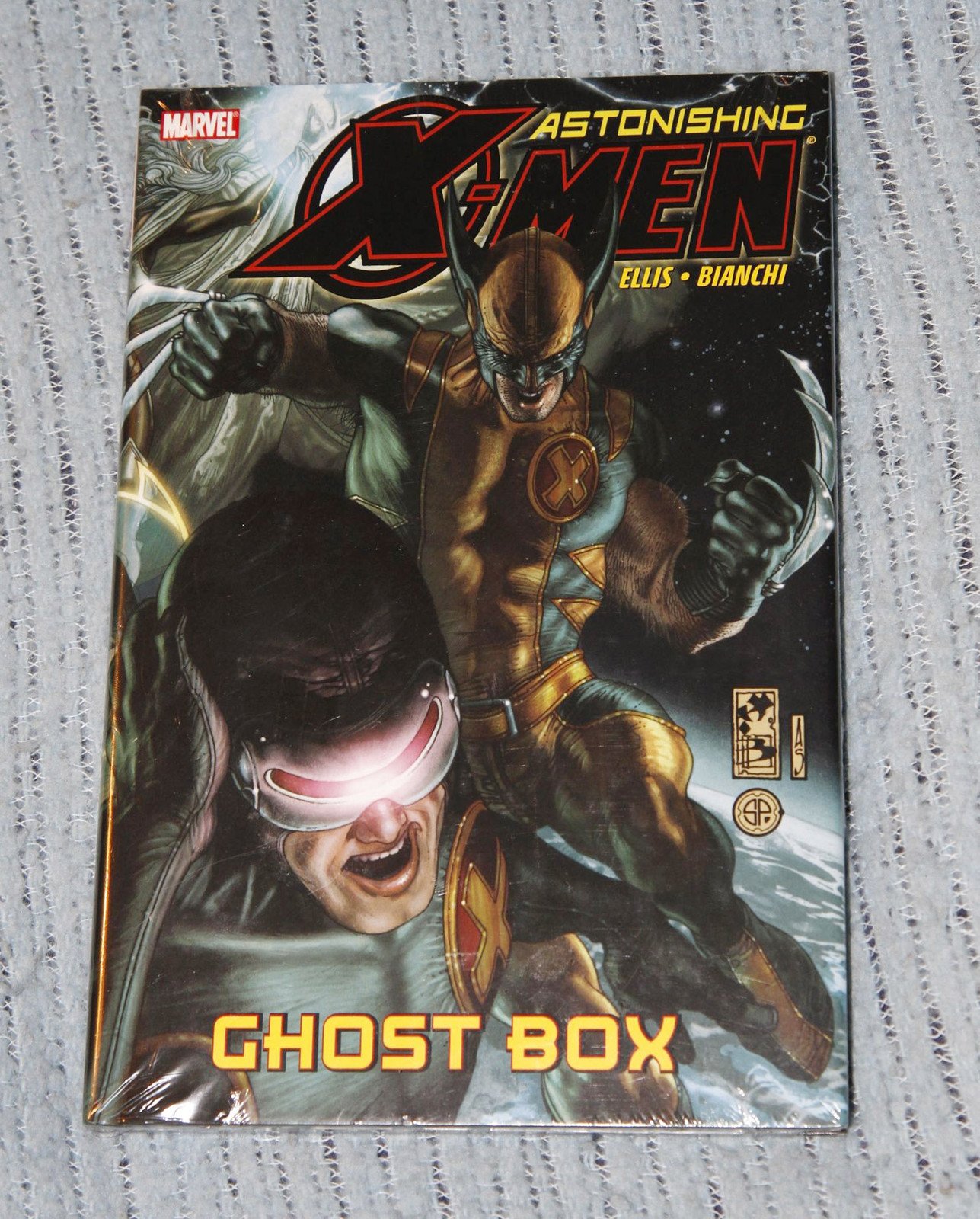 Astonishing X-Men: Ghost Box Premiere HC (Astonishing X-men, 5): Amazon ...