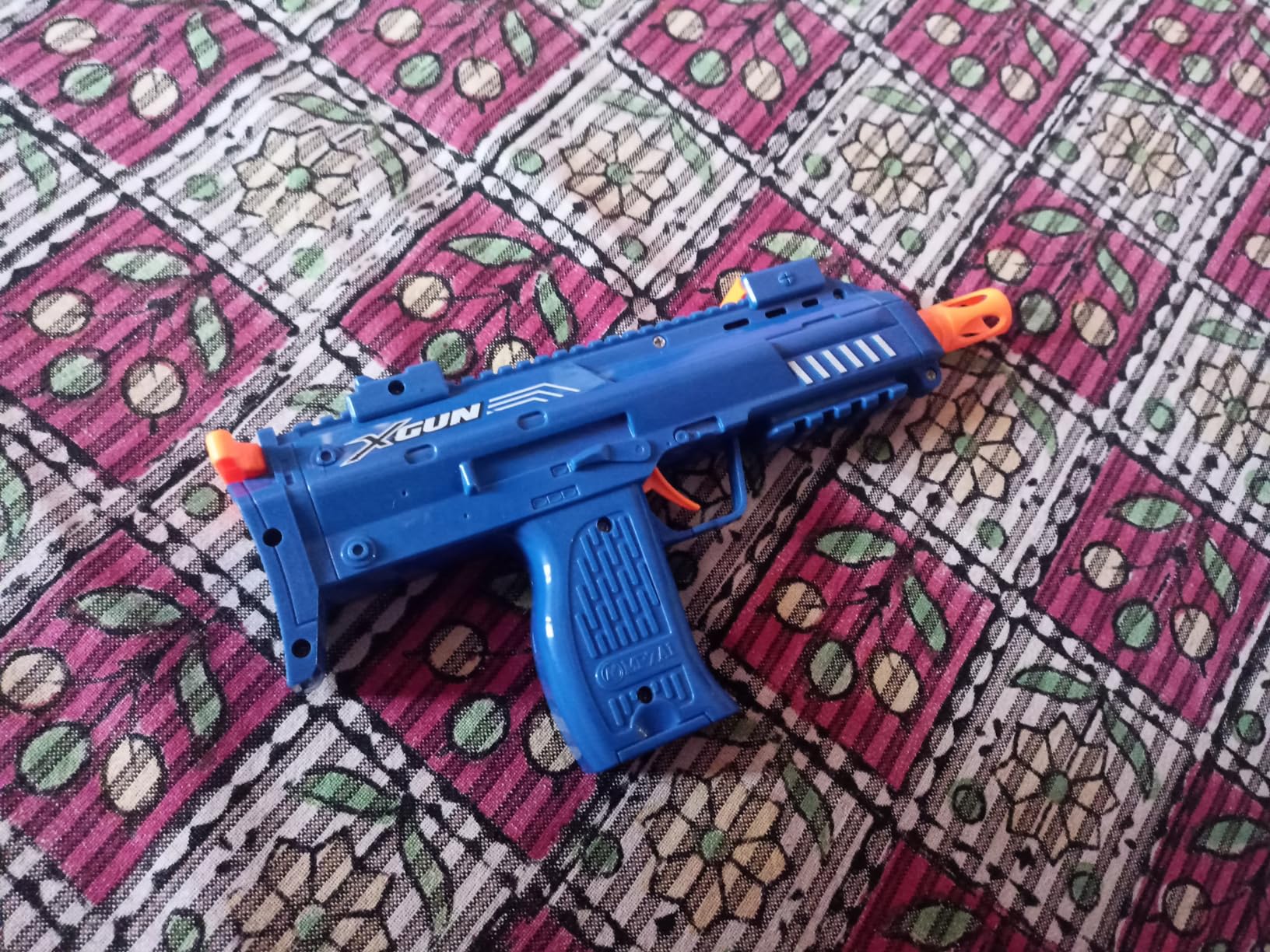 WISHKEY Plastic Manual Operation Shooting Gun Toy with 10 Soft Suction ...