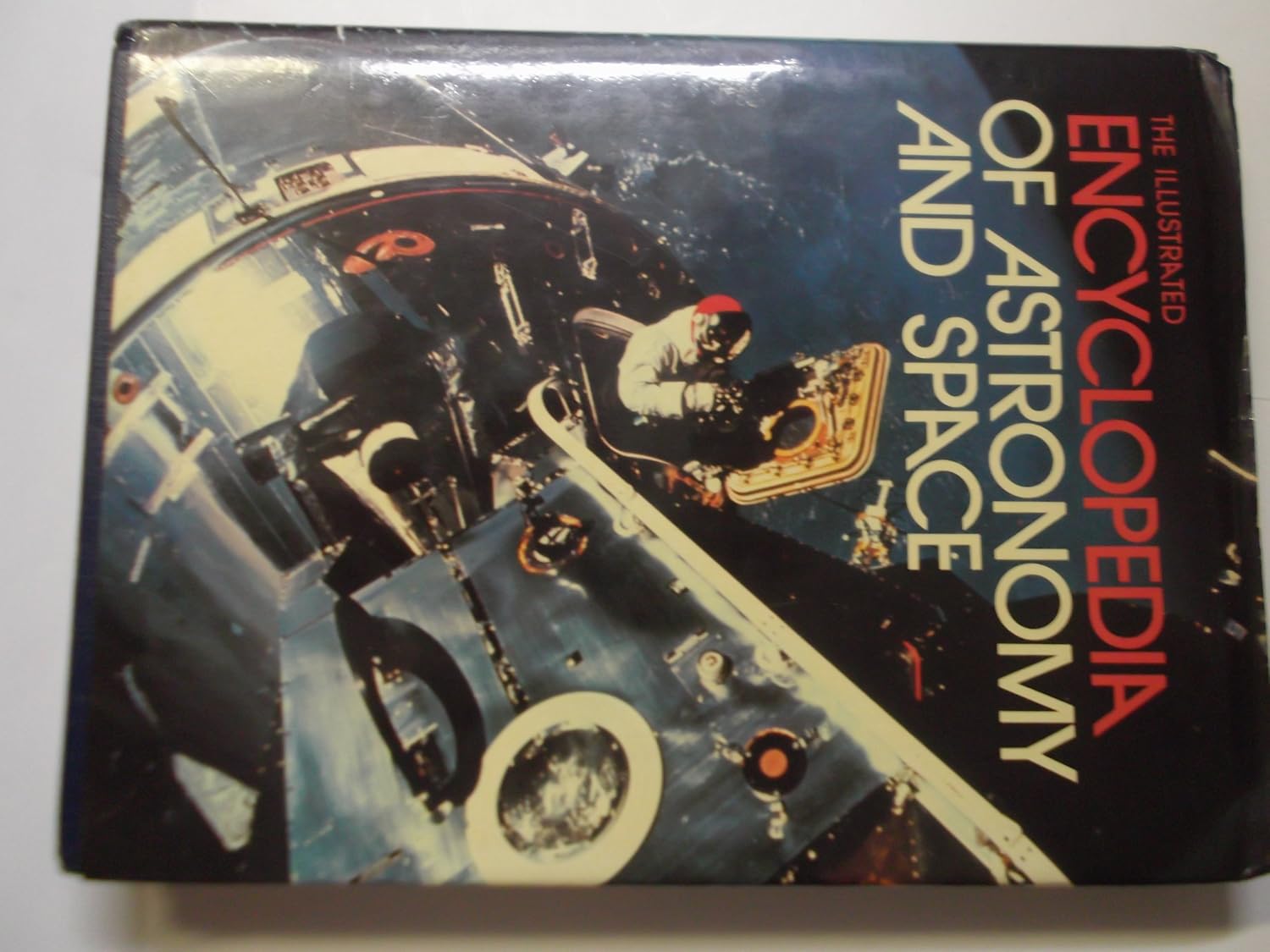 The Illustrated encyclopedia of astronomy and space: Ridpath, Ian ...