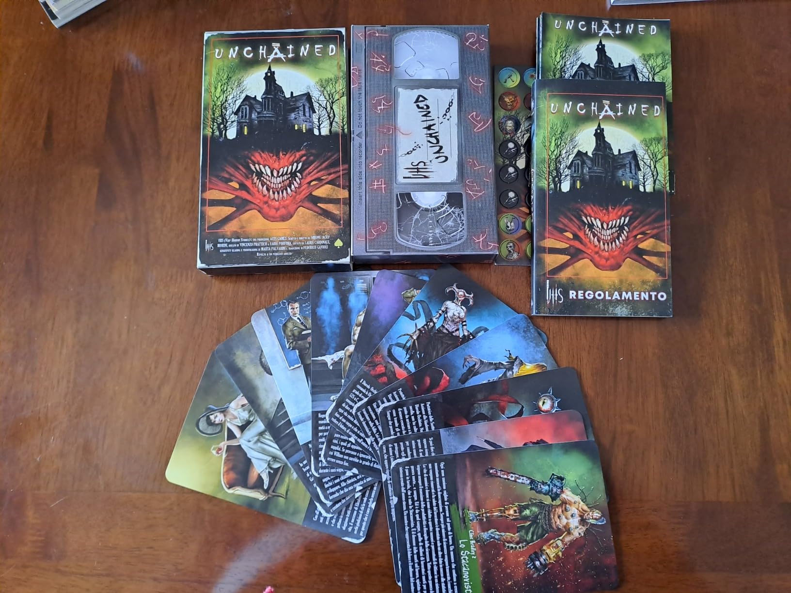 VHS - Unchained : Simone Morini, Vincenzo Pratticò: Amazon.it: Libri