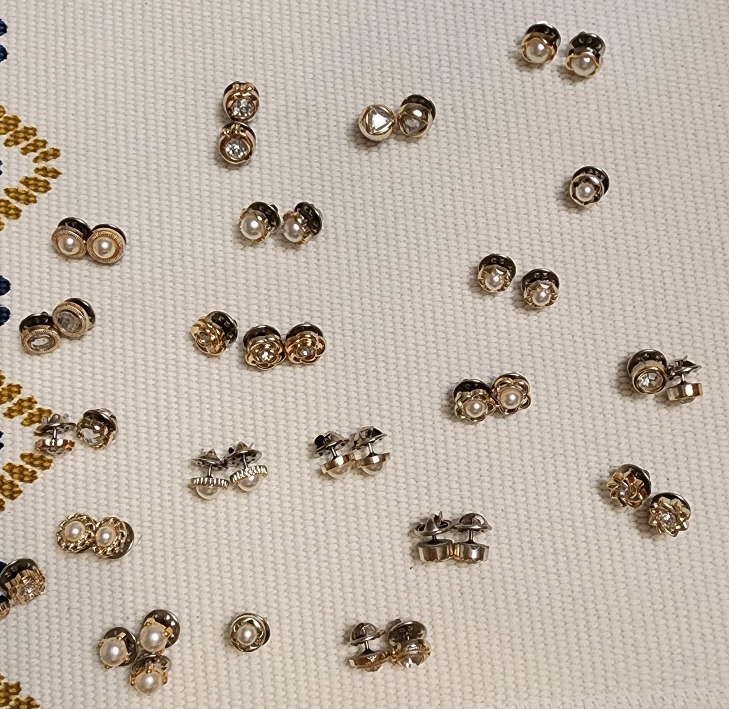 Amazon.com: VILLCASE Women Shirt Brooch Pins, 40 Pieces No Sew Button ...