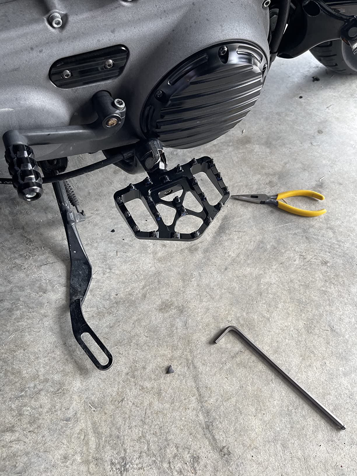 Amazon.com: Wide Foot Pegs MX Floorboards Chopper Bobber Style Black ...