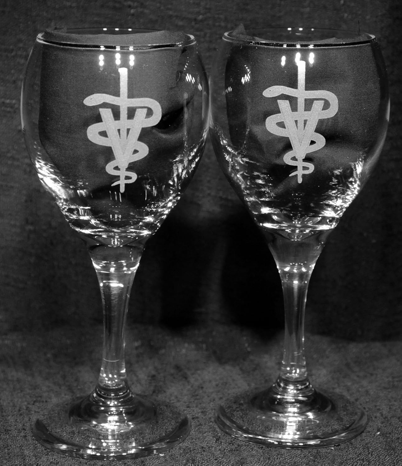 Amazon.com: Veterinary Symbol Laser Etched Wine Glass Set (2, TDW ...