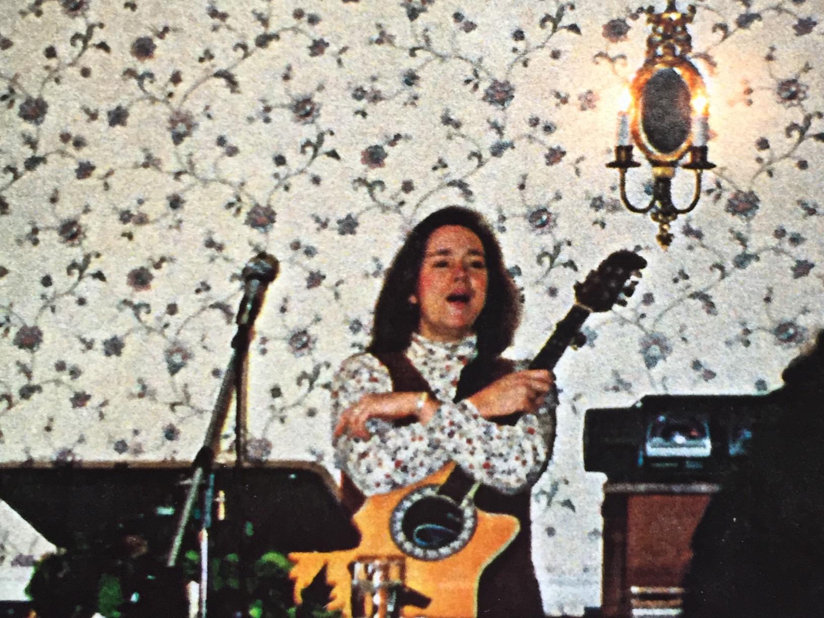 Sister Secrets: A Brother's Reveal: Matthew Valan: 9781946163042 ...