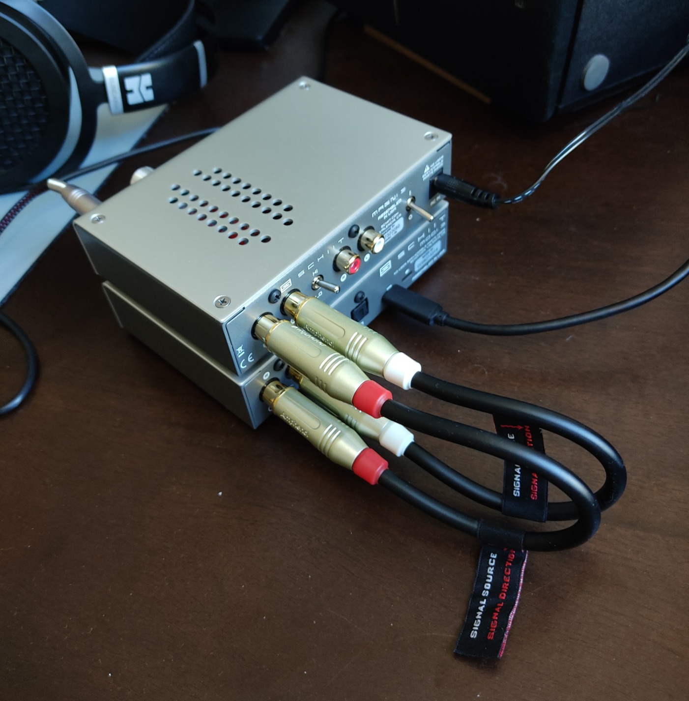 Amazon.com: WORLDS BEST CABLES 0.5 Foot RCA Cable Pair - Made with ...