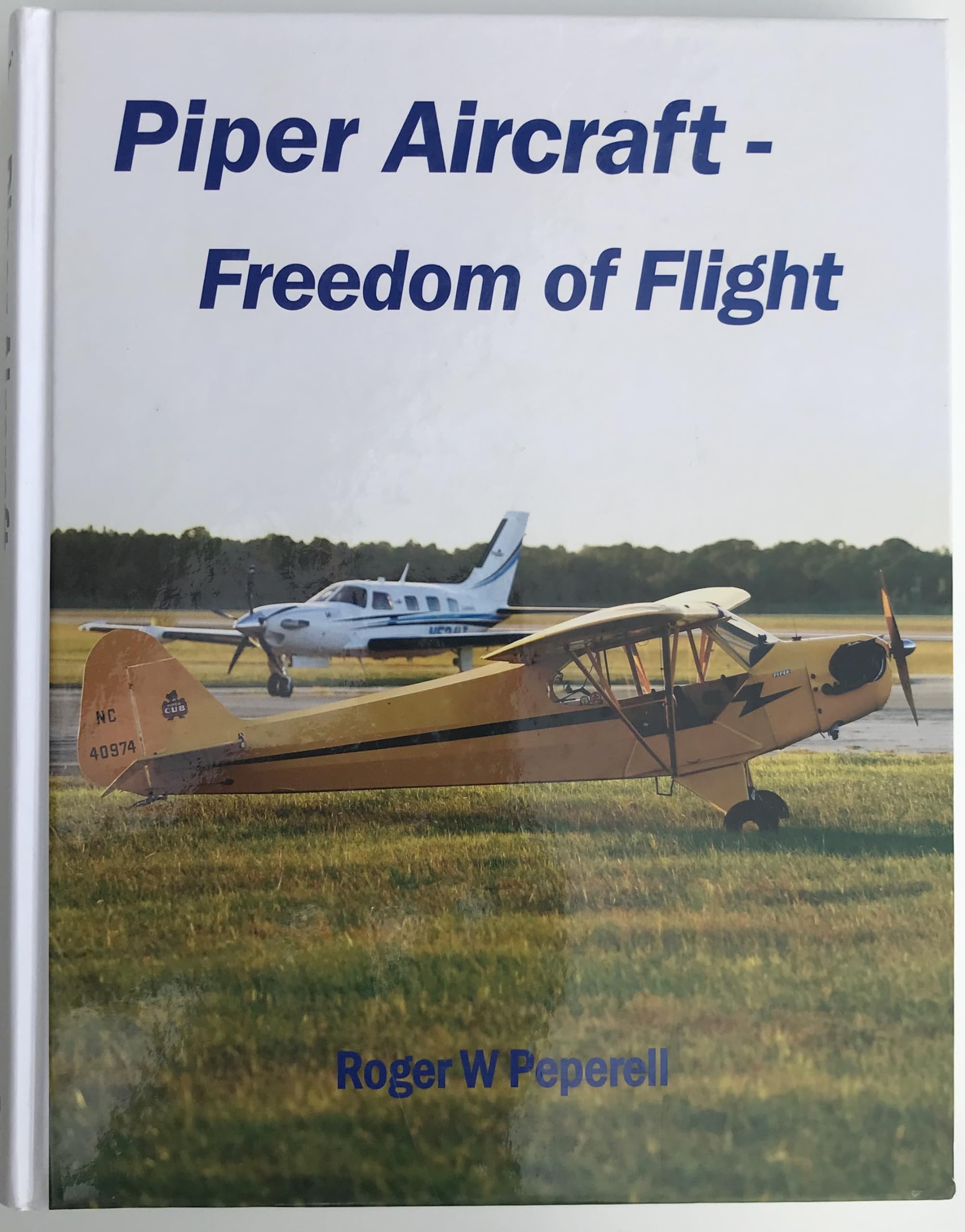 Piper Aircraft - Freedom of flight: Roger W Peperell: 9780851305240 ...