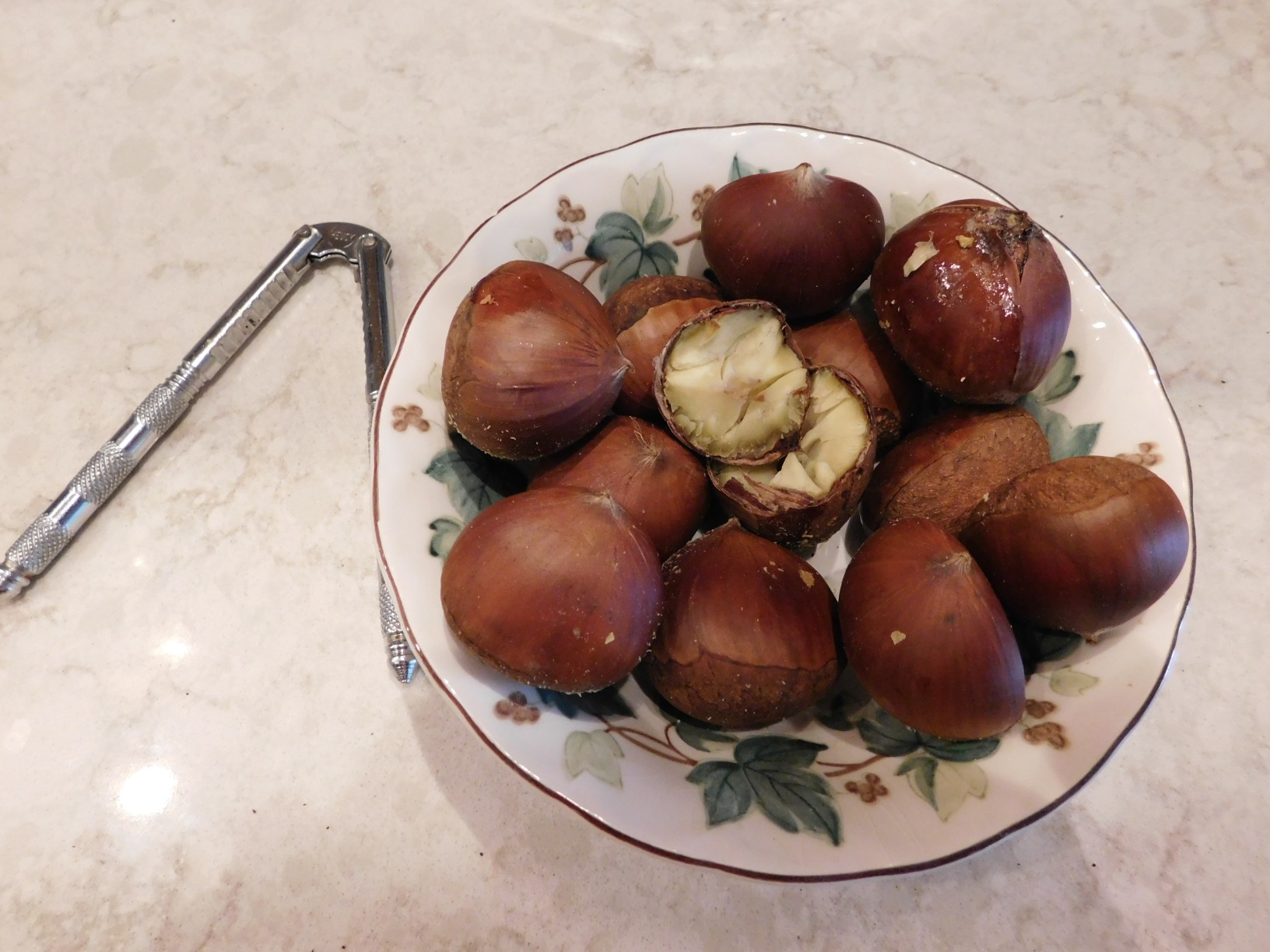 Amazon.com: Whole Raw Chestnuts 2 Pounds : Grocery & Gourmet Food