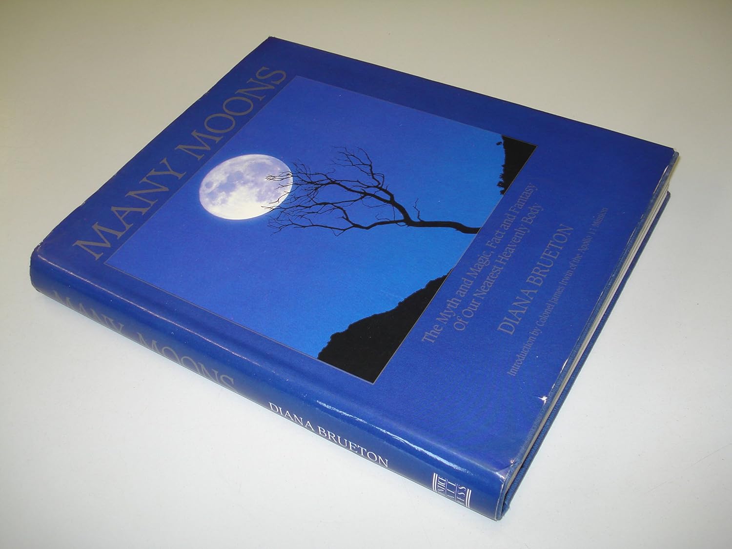 Many Moons: Myth and Magic, Fact and Fantasy of Our Nearest Heavenly ...