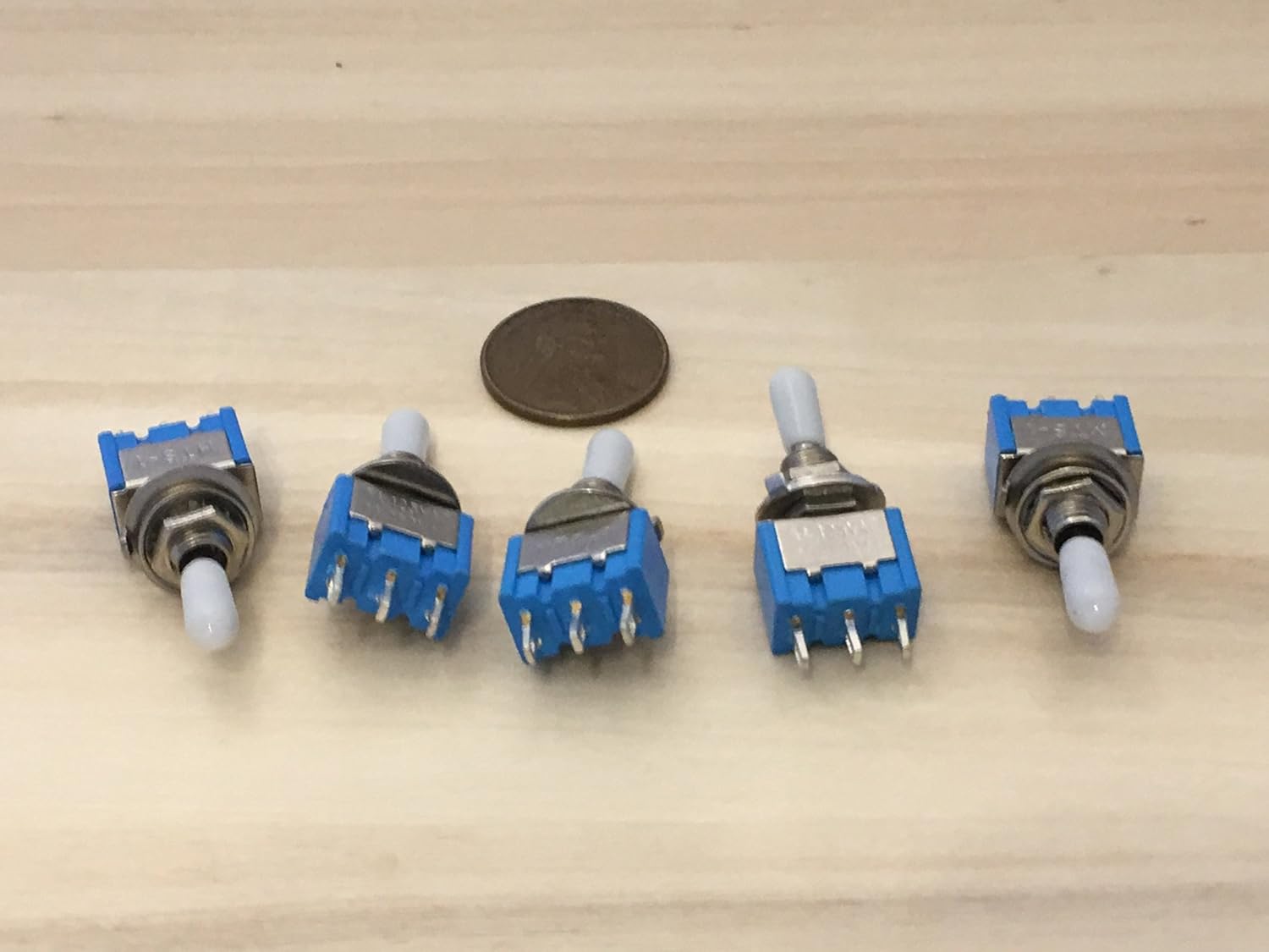 Amazon.com: 5 White sleeve CAP SPDT 3 Pins 12v Momentary 6mm Toggle ...
