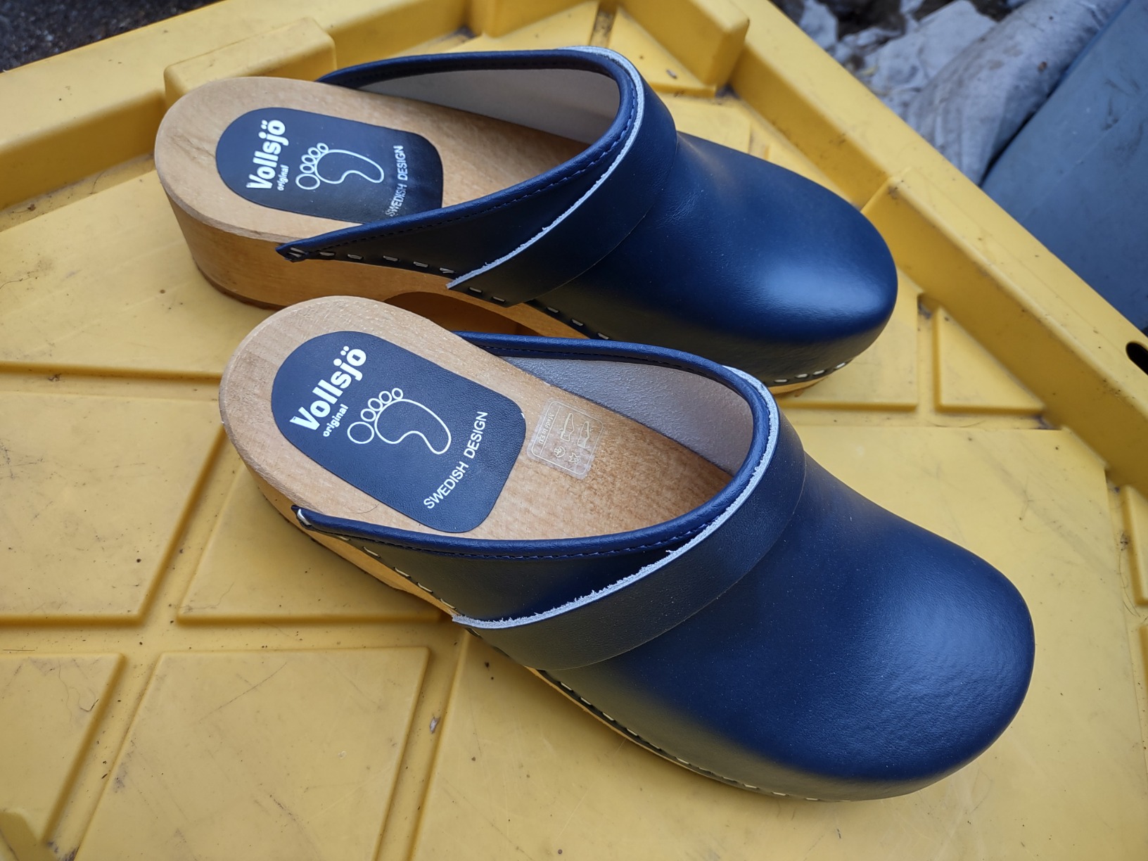 Amazon.com: Vollsjö Men's Genuine Leather Wooden Clogs : Clothing ...