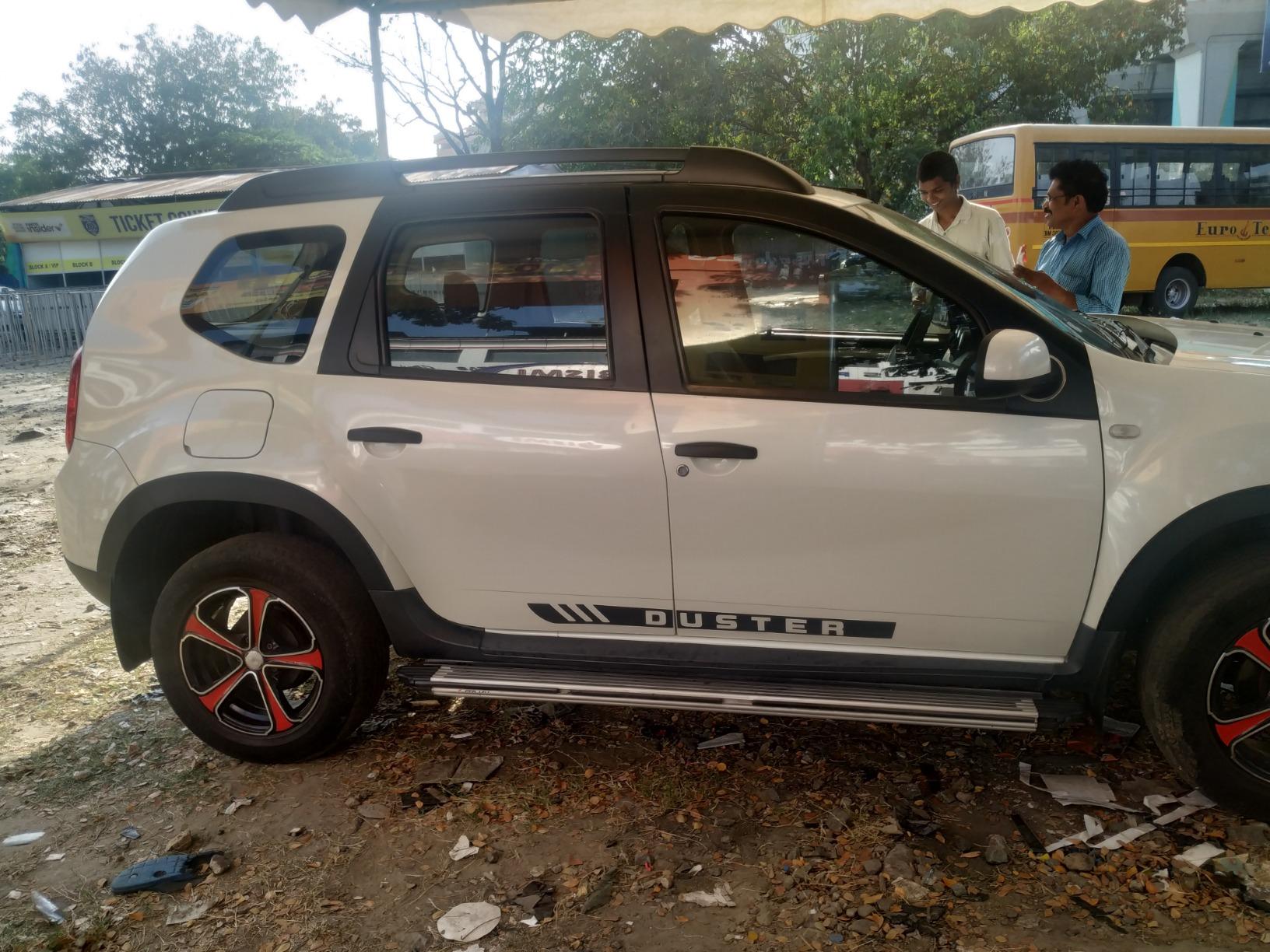 Carmetics Black and White Bonnet Door Stickers for Renault Duster ...
