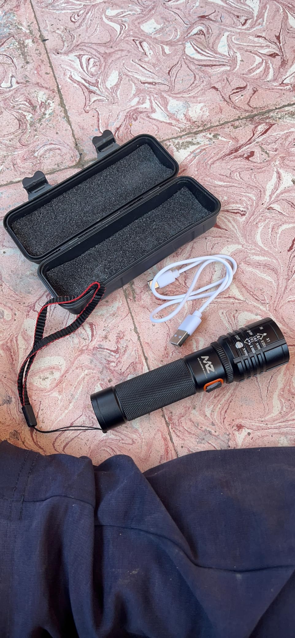 MZ 035 (ZOOMABLE LED Metal Torch) 4 Modes Flashlight, Super Bright Cree ...