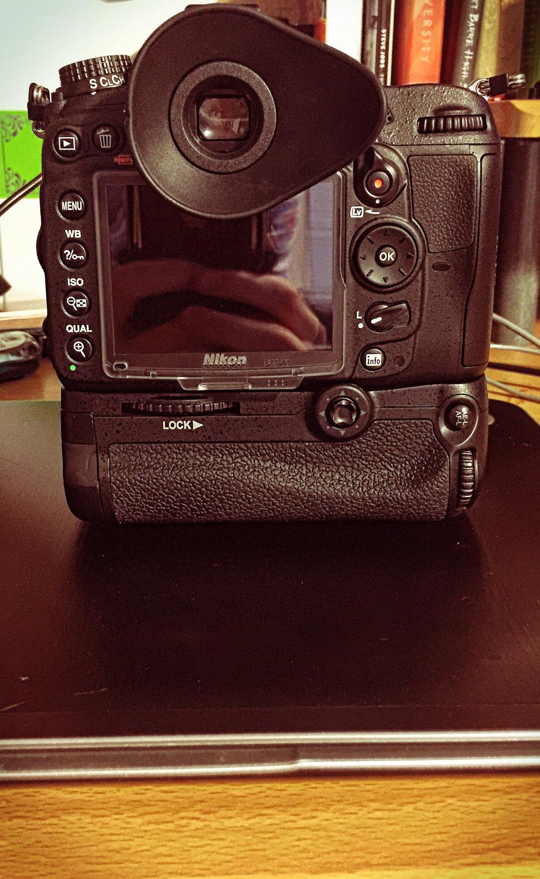 Amazon.com : Nikon BM-11 Monitor Cover for Nikon D7000 Digital SLR ...