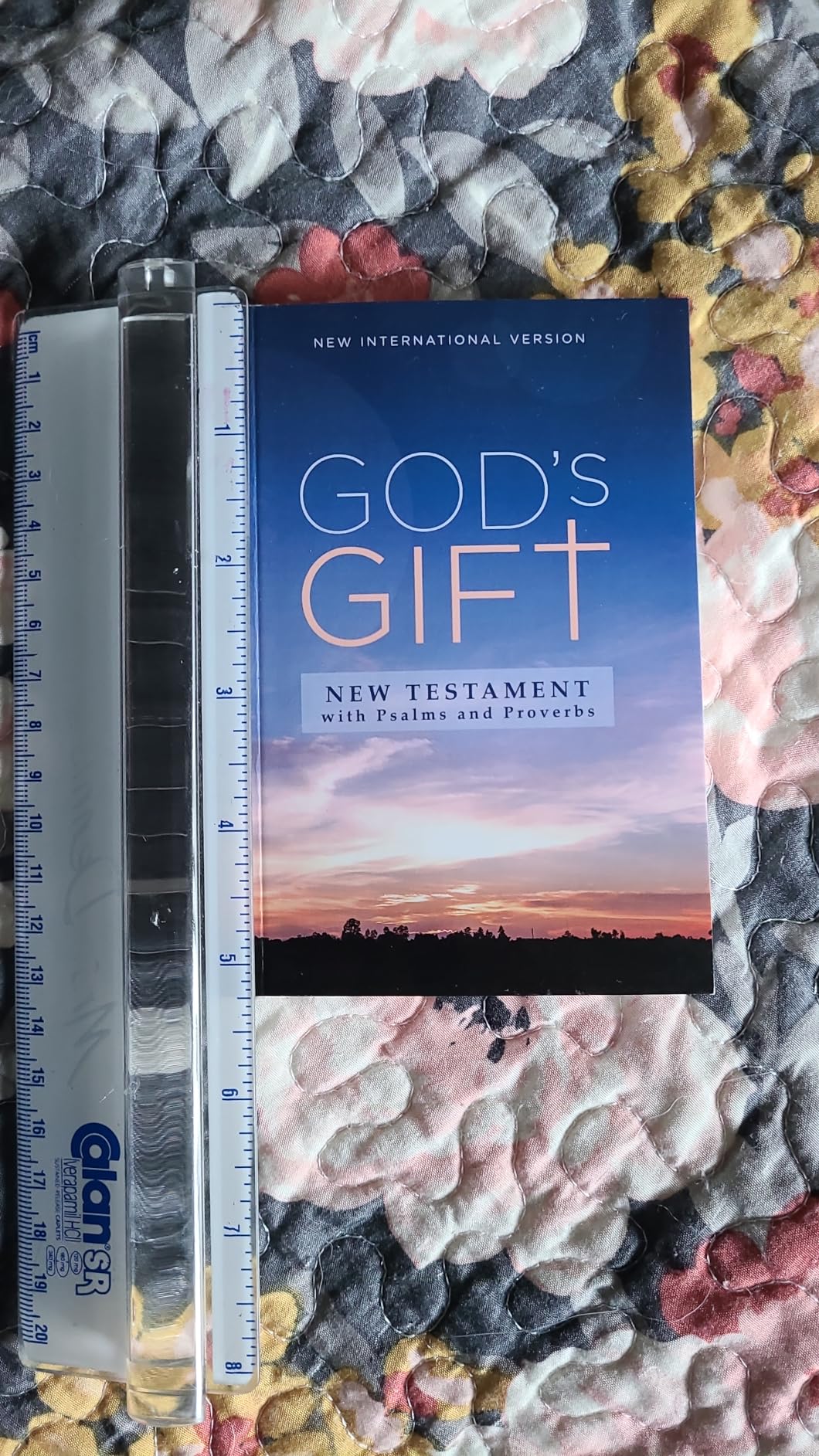 NIV, God's Gift New Testament with Psalms and Proverbs, Pocket-Sized ...