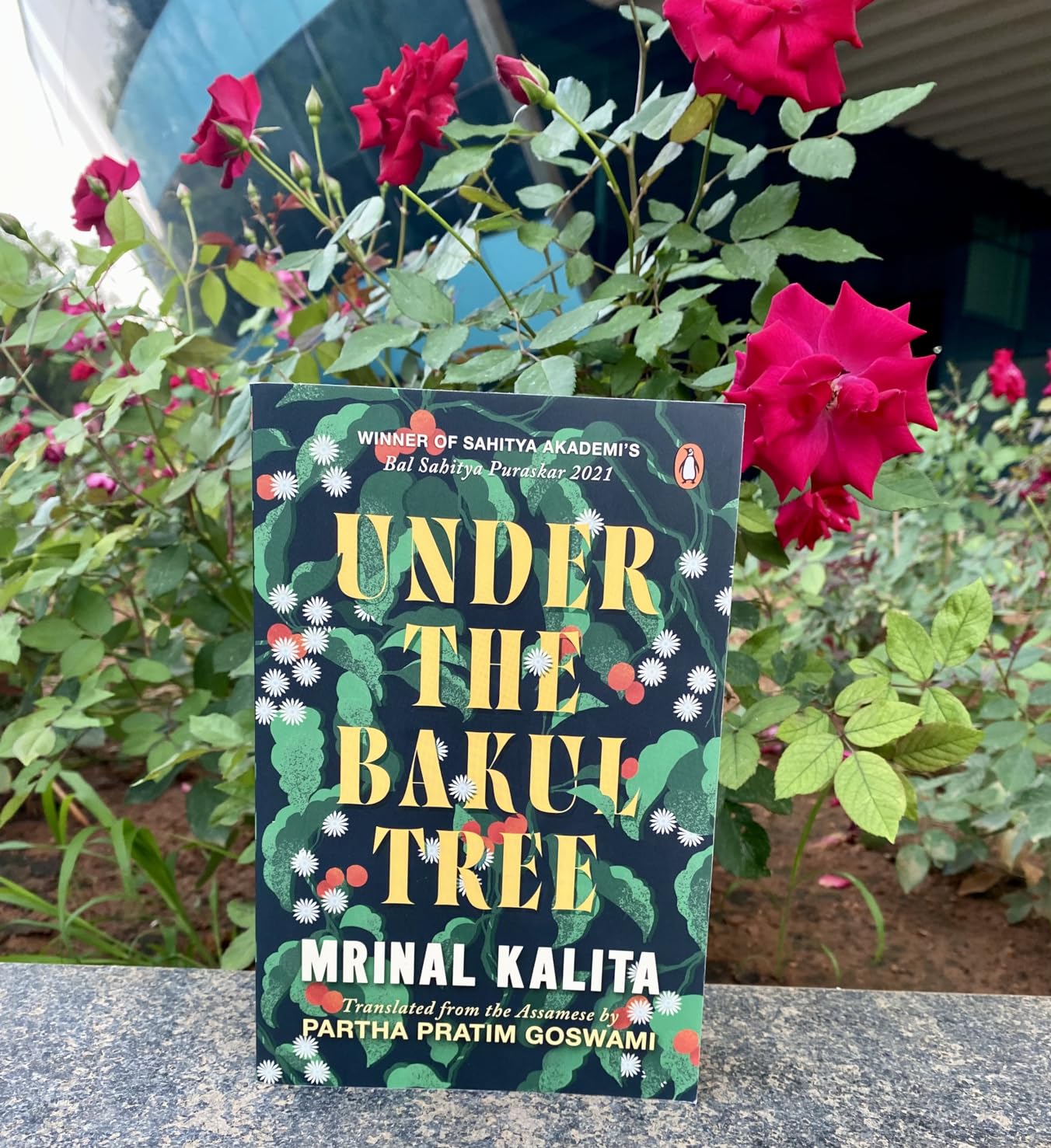 Under the Bakul Tree : Kalita, Dr Mrinal: Amazon.in: Books