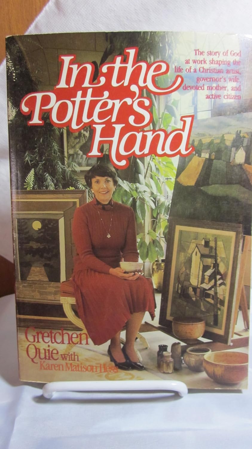 In the Potter's Hand: Quie, Gretchen, Hess, Karen M.: 9780806618845 ...