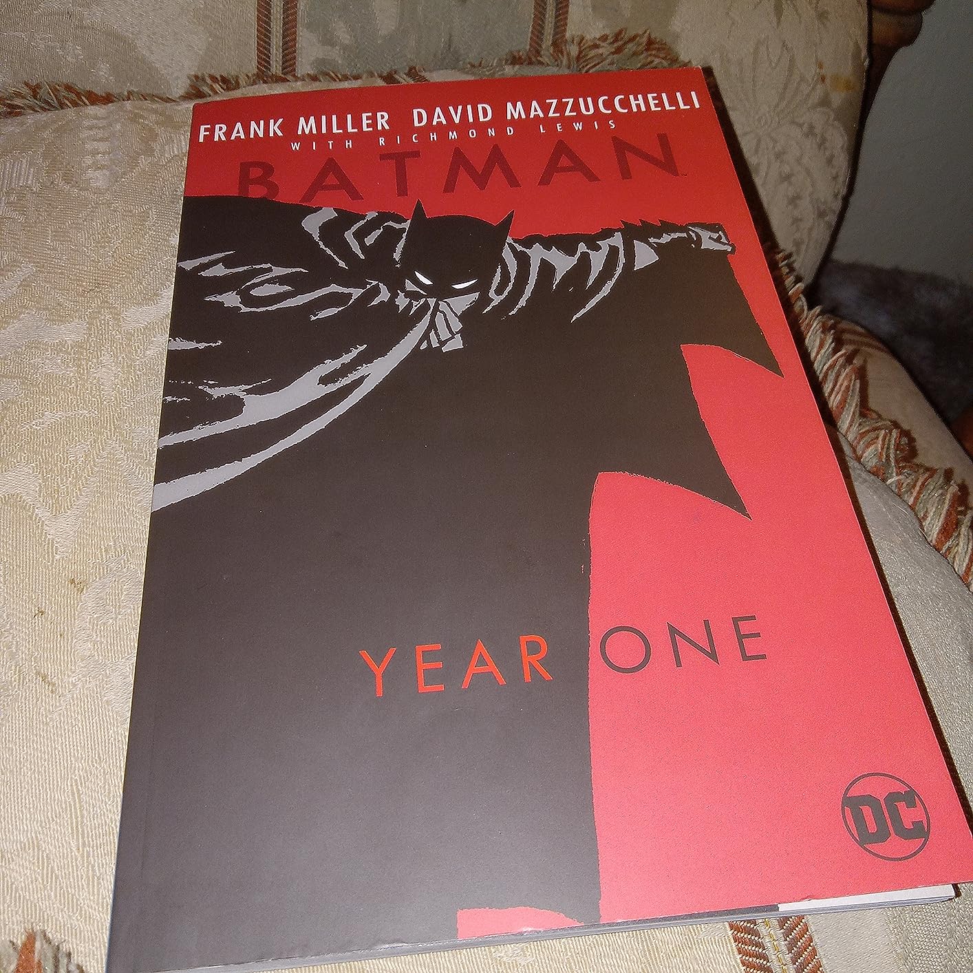 Amazon.com: Batman: Year One: 9780930289331: Miller, Frank: Books
