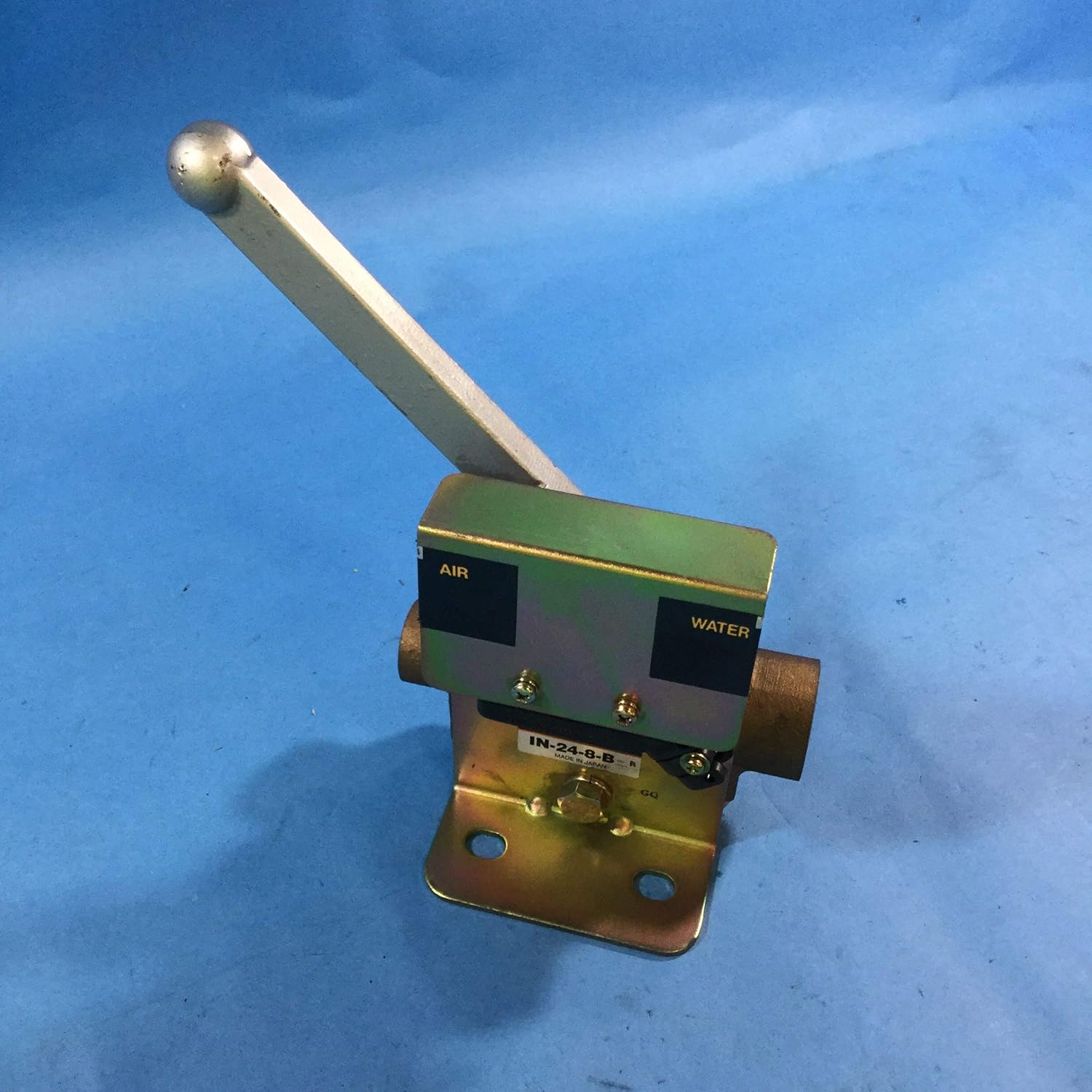 Amazon.com: SMC IN-24-8-B-R MANUAL LEVER, CONTROL VALVE, 3 WAY ...