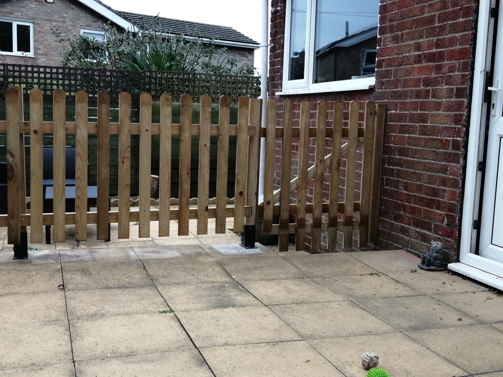 Wooden Picket Garden Fence Panel 90cm (3ft) Tall x 1.8m (6ft) Long ...