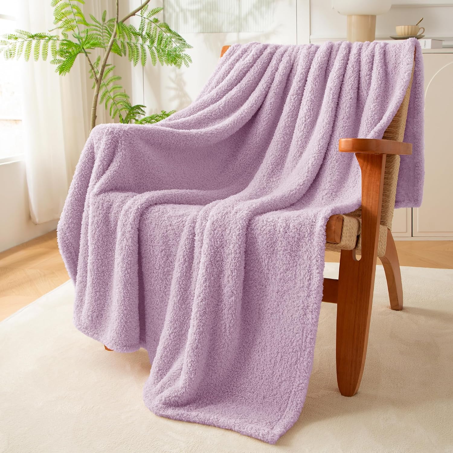 Amazon.com: Exclusivo Mezcla Light Purple Fleece Throw Blanket for ...