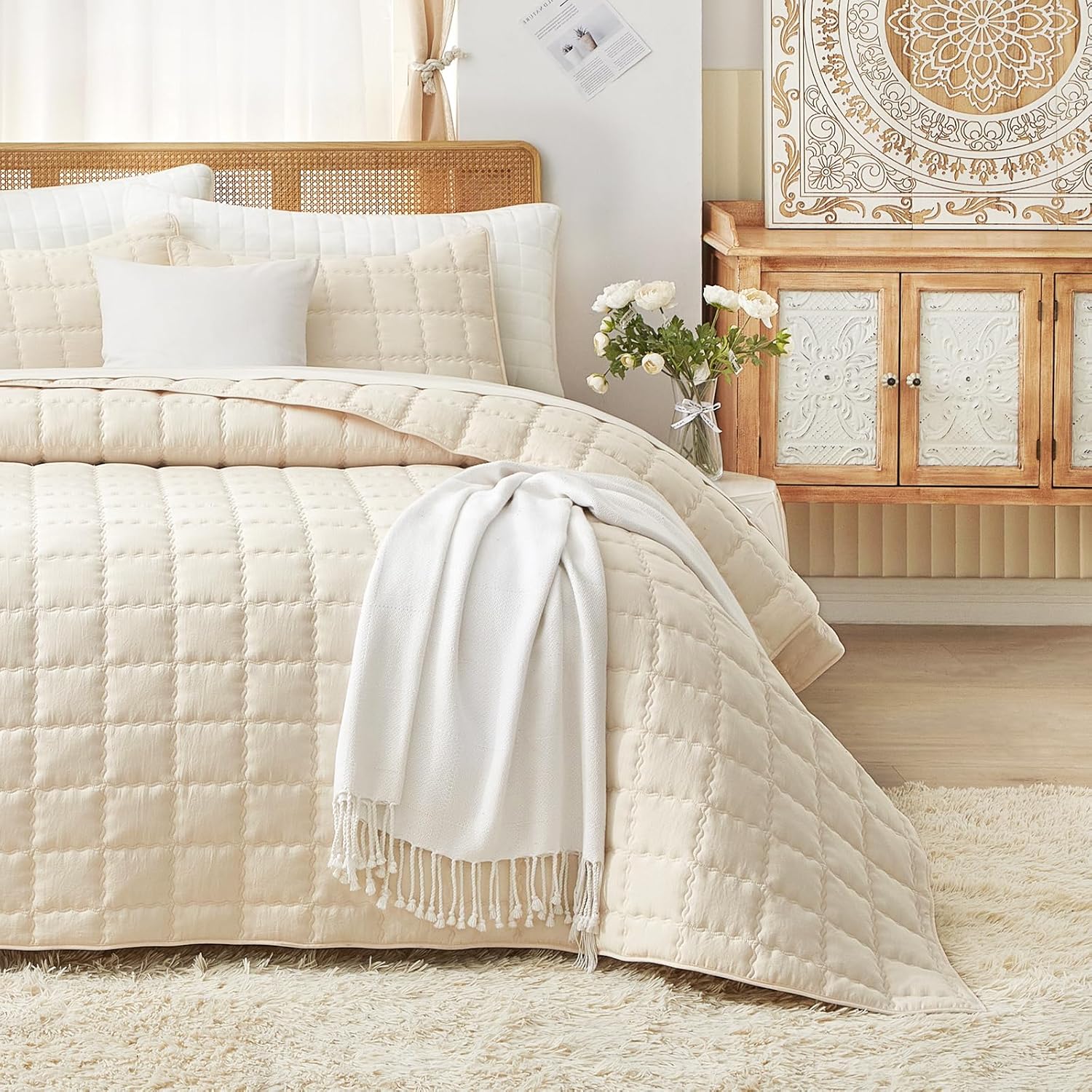 Amazon.com: HiSnug Cream Quilt Set King Size, Oversized King Quilts ...