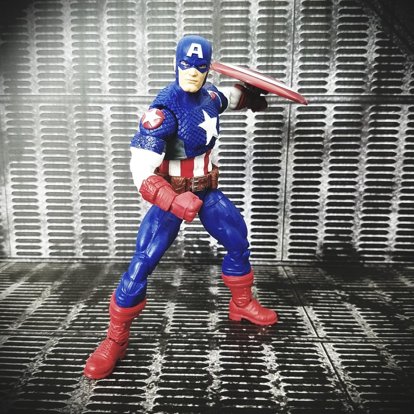 Amazon.com: Marvel Legends Series: Ultimate Captain America Ultimates ...