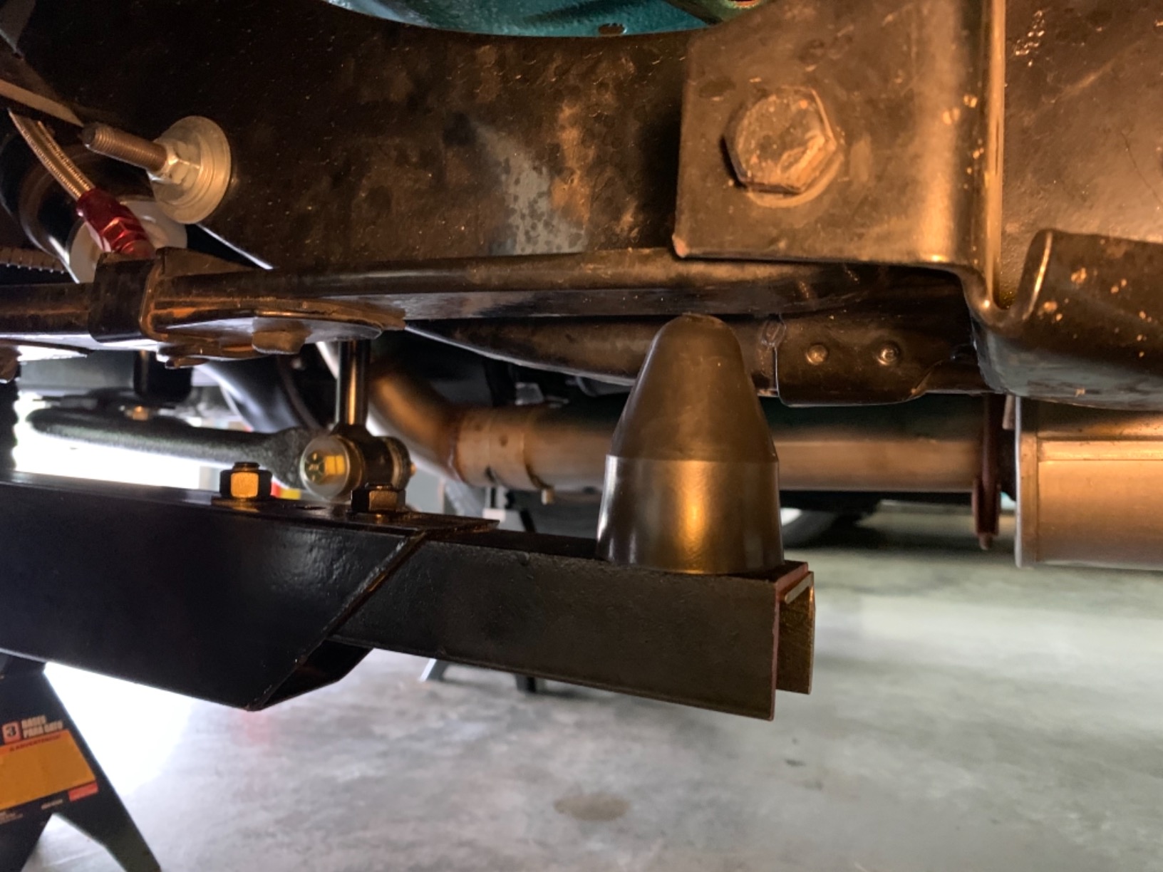 Amazon.com: JEGS Universal Leaf Spring Traction Bars | Yellow Powder ...