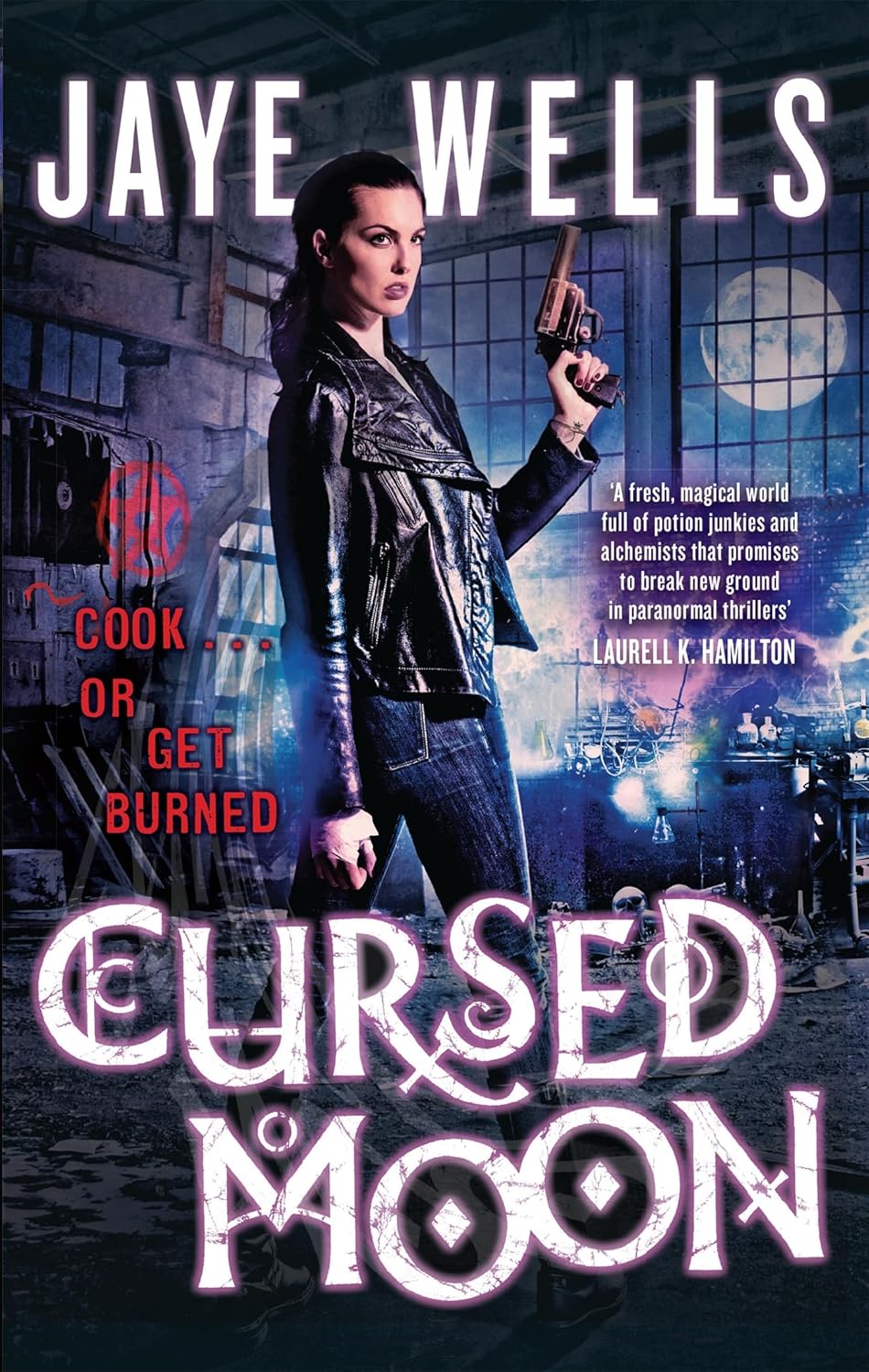 Cursed Moon: Wells, Jaye: 9780356503028: Amazon.com: Books