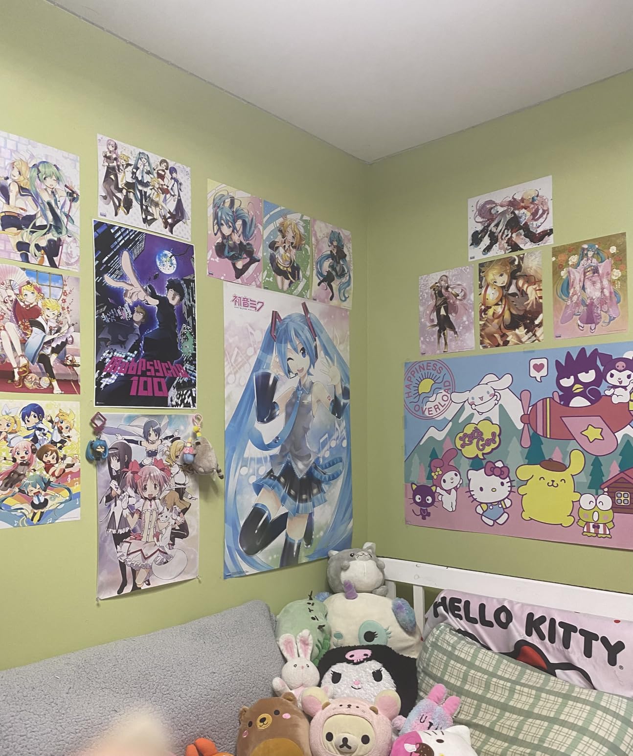 Amazon.com: Hatsune Miku Poster Pack Bundle - 12 Pack Hatsune Miku ...