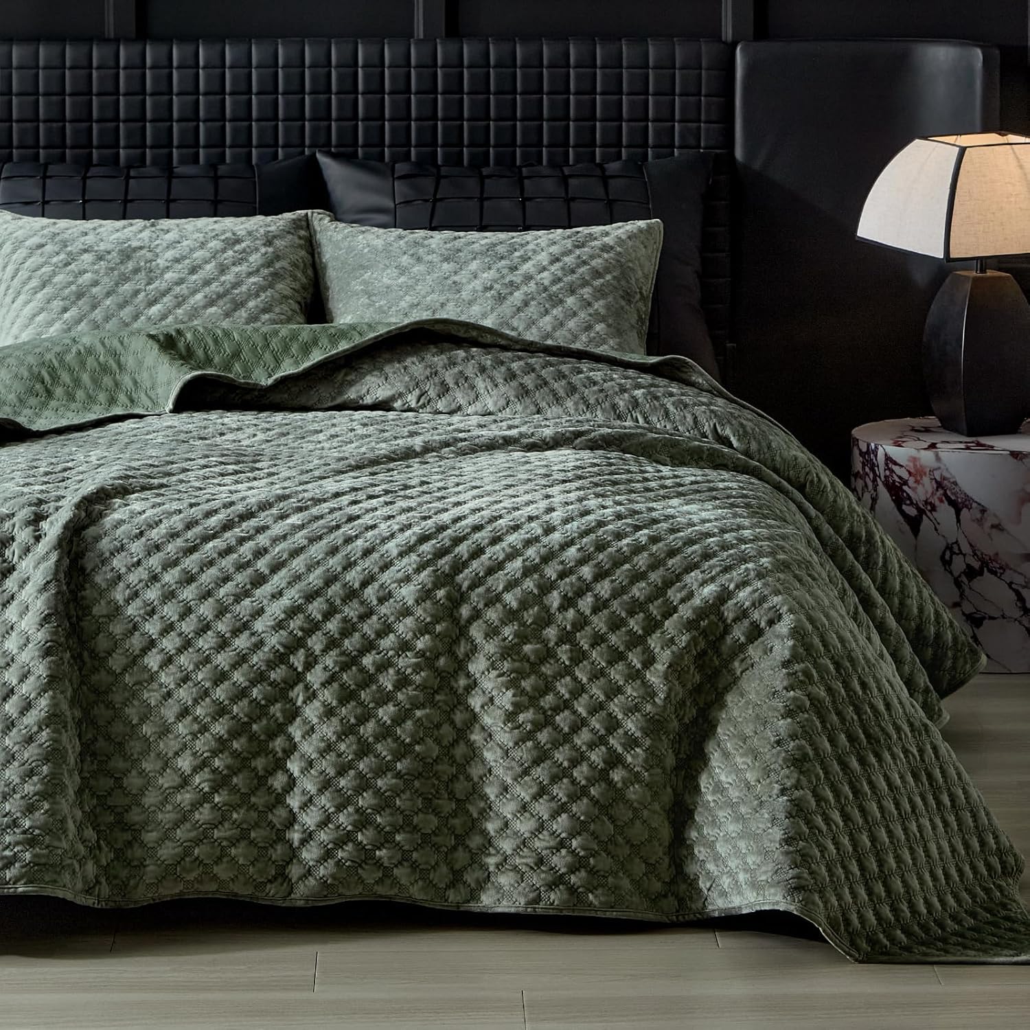 Amazon.com: WARMDERN Velvet Quilt Queen Size, Luxury Geometric Stitch ...