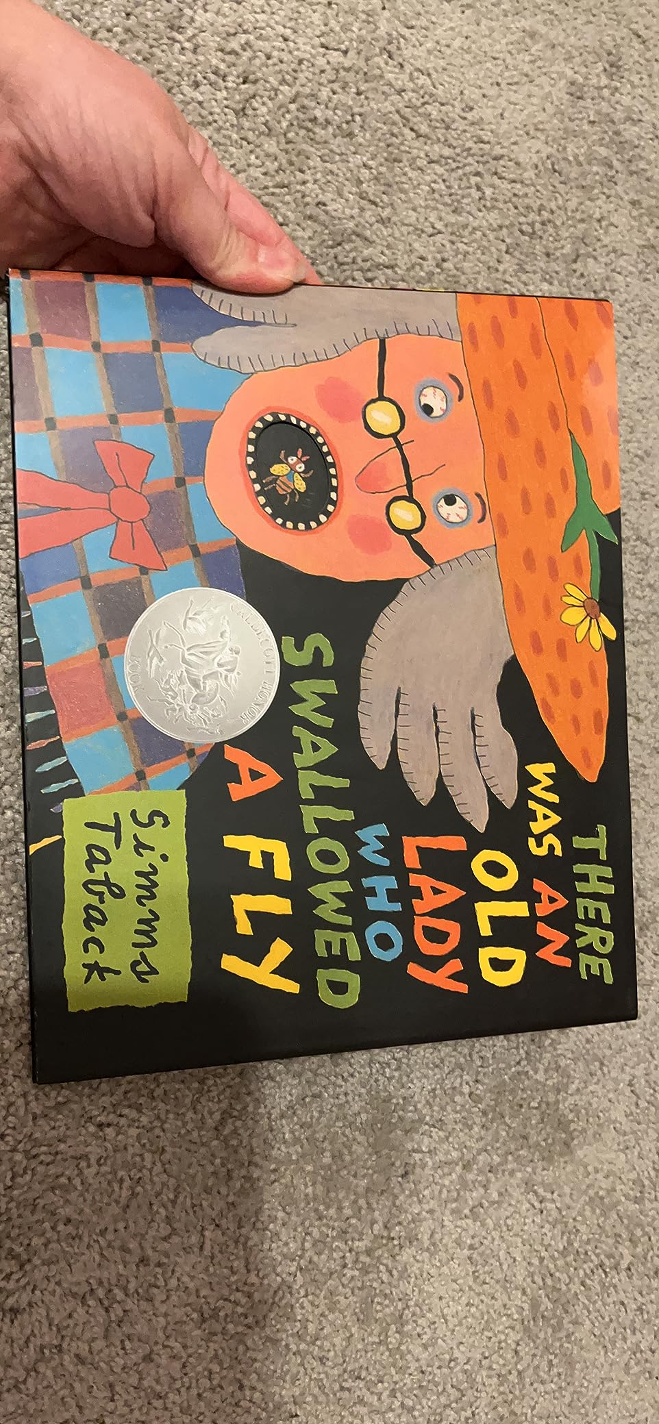 Amazon.com: There Was an Old Lady Who Swallowed a Fly: 9780670869398 ...