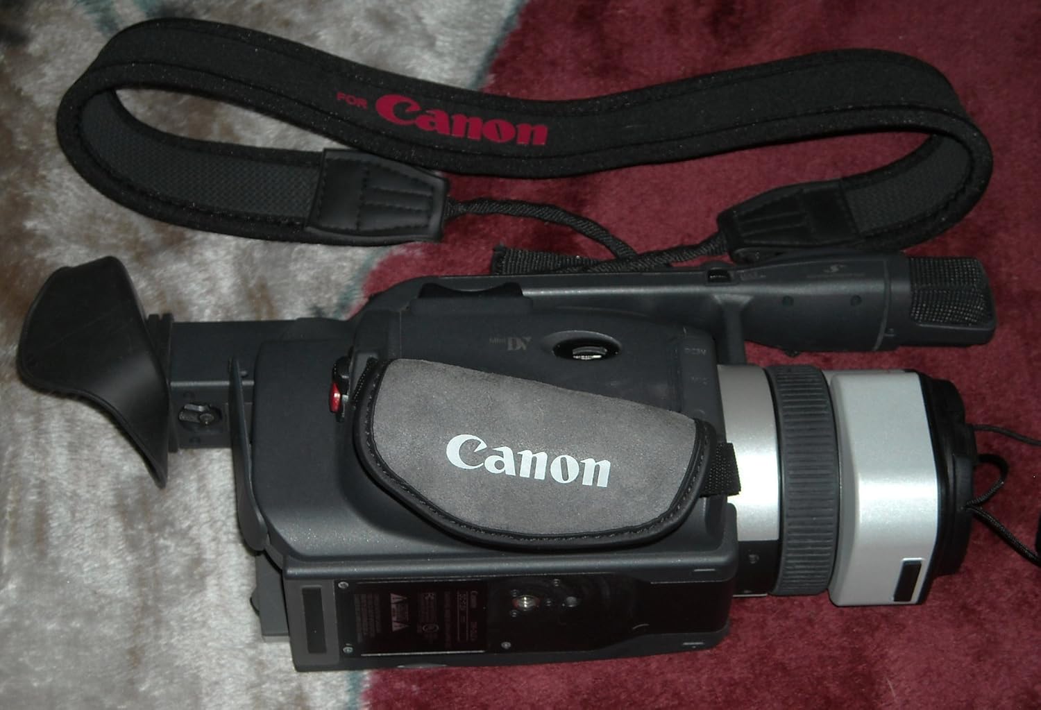 Canon GL2 MiniDV Digital Camcorder w/20x Optical Zoom : Amazon.in ...