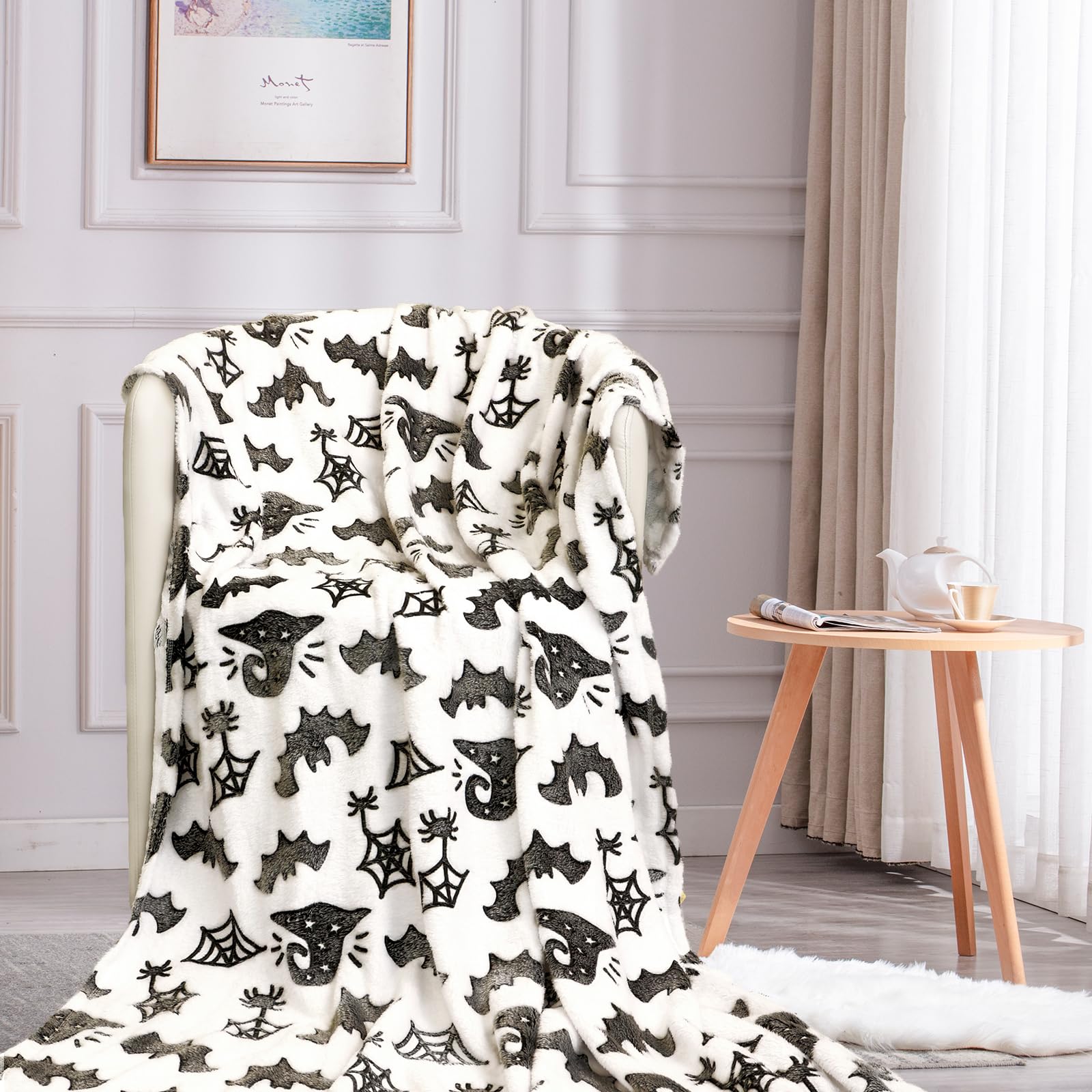 Amazon.com: Sausudols Halloween Throw Blanket Cute Bat Glow in The Dark ...