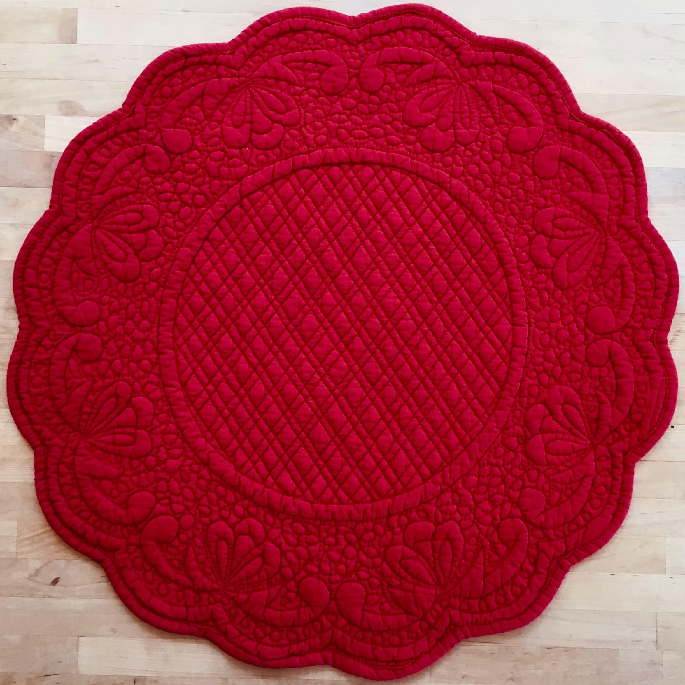 Amazon.com: Set of 4 Pcs, 17" Round Quilted Placemats, Red : Home & Kitchen