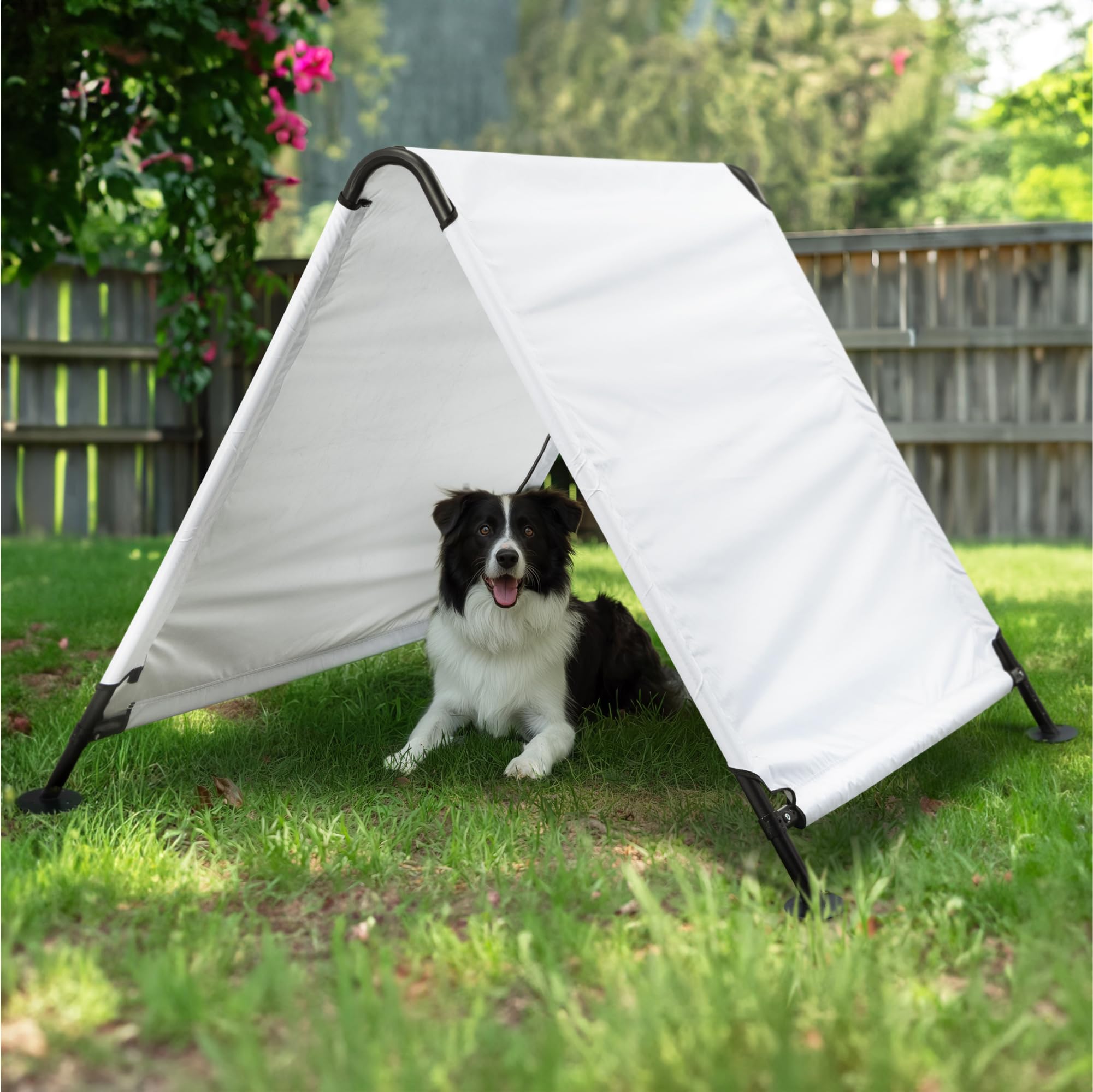 Amazon.com : Navaris Triangle Dog Shade Shelter - UV Protected ...