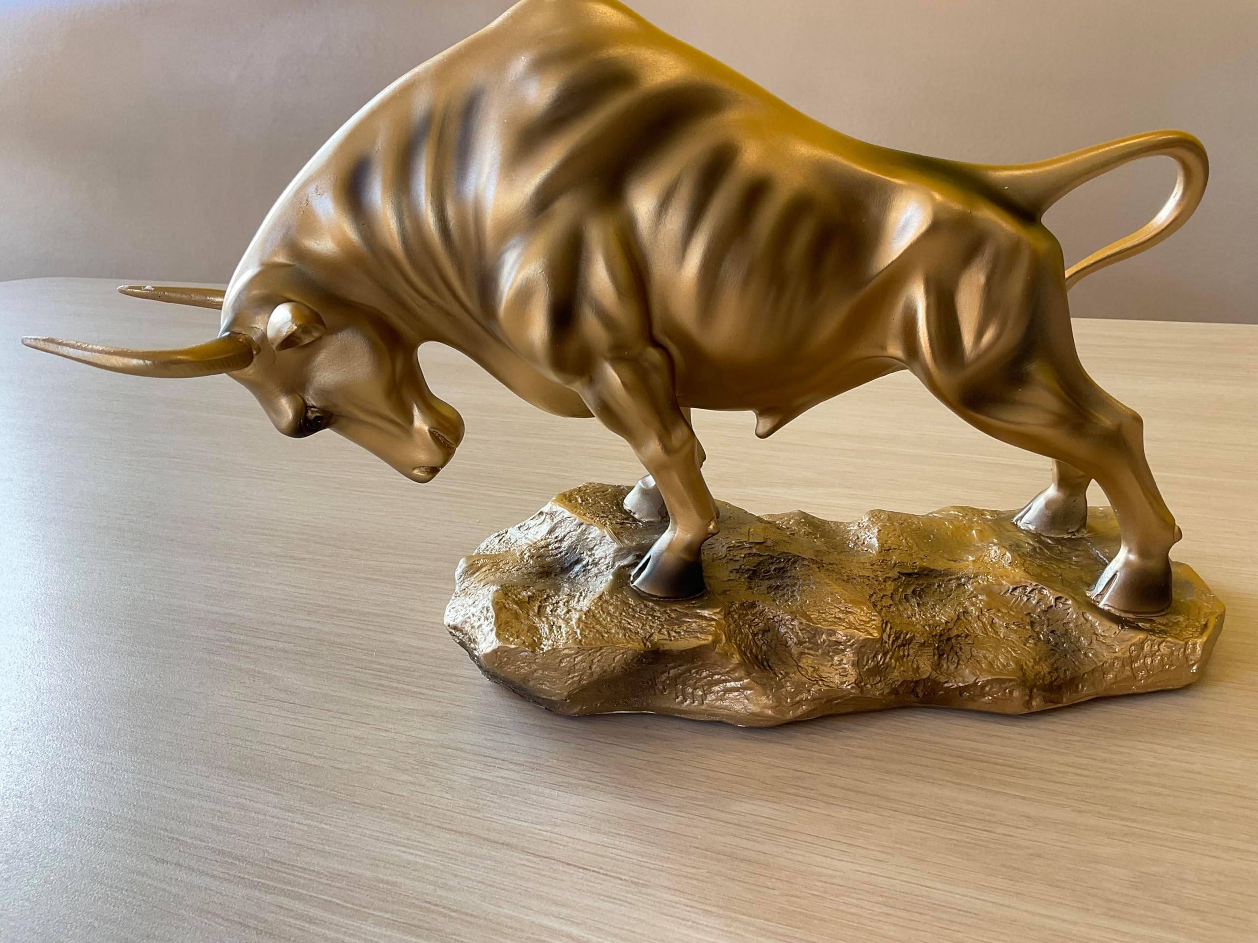 Amazon.com: Resin Golden Bull Statue 8.3 inch High, Wall Street Bull ...
