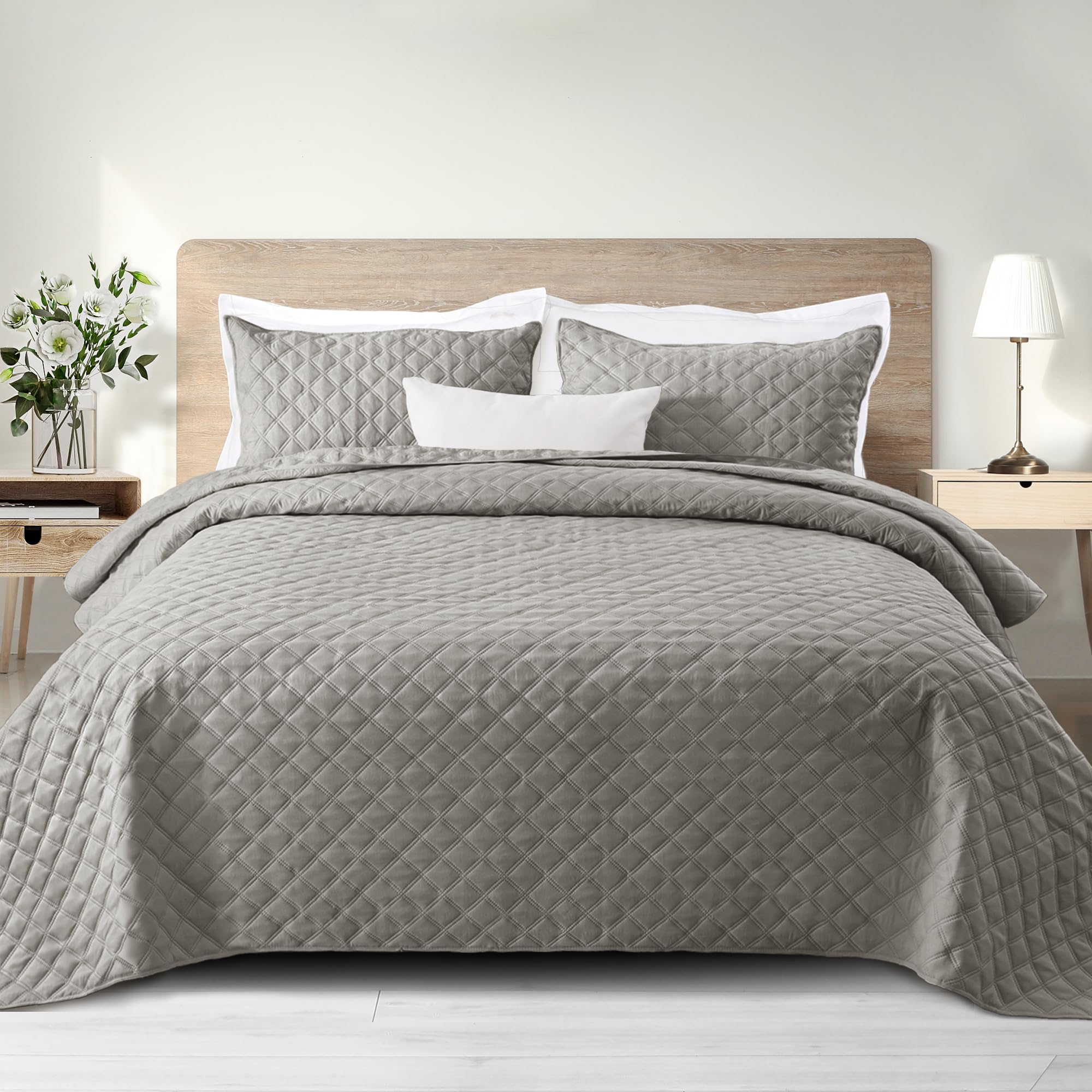 Amazon.com: Exclusivo Mezcla Quilt Set King Size, Soft Light Gray ...