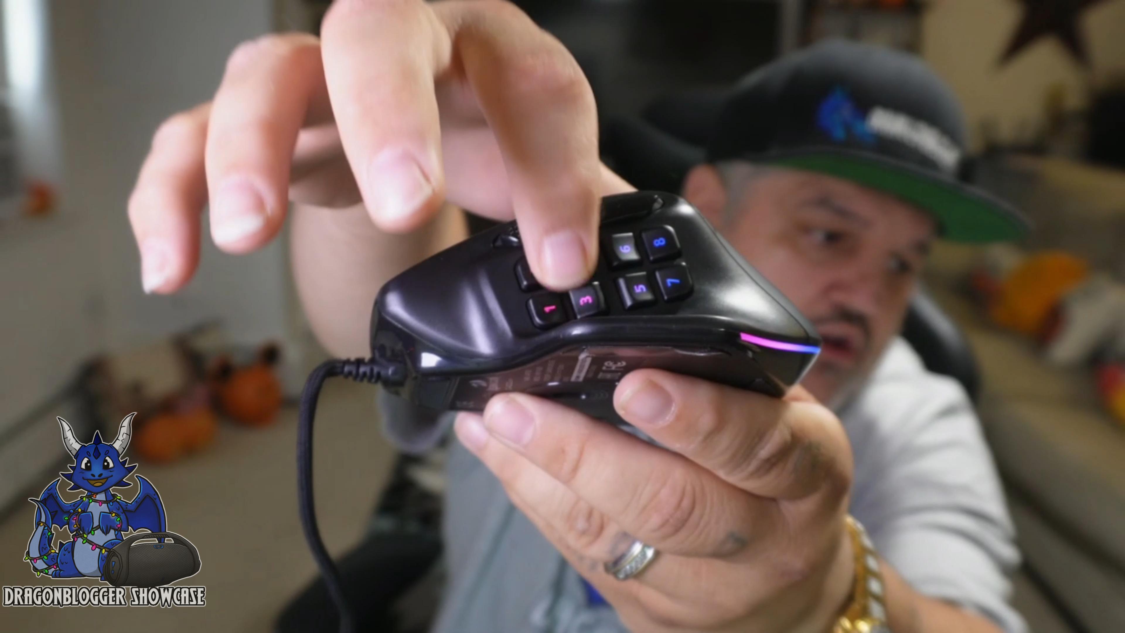 Watch Showcasing Redragon M811 Aatrox MMO Gaming Mouse on Amazon Live