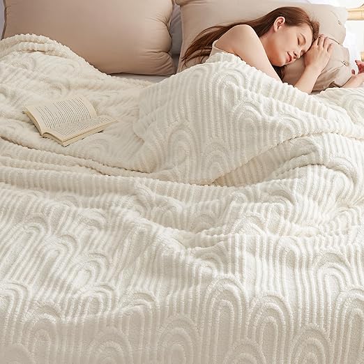 Amazon.com: Bedsure King Blanket for Couch Bed - Super Soft Cozy ...