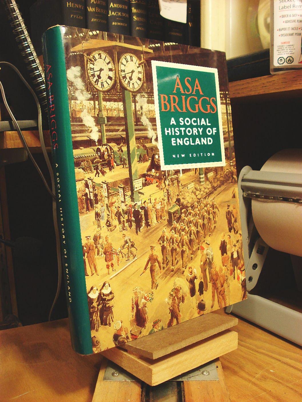 Victorian cities: Briggs, Asa: Amazon.com: Books