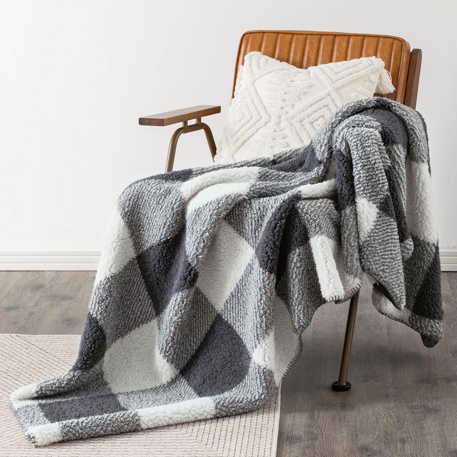 Amazon.com: LURKA Checkered Sherpa & Polar Fleece Throw Blanket - 2 ...