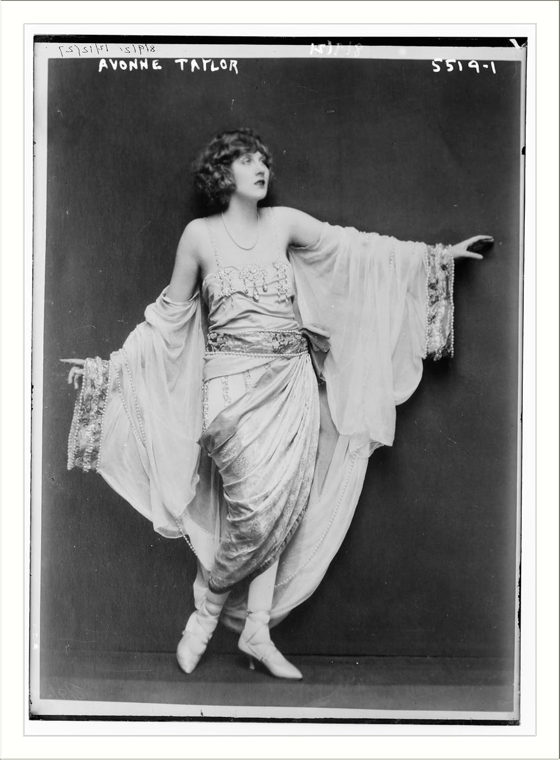 Amazon.com: Photo (L): Avonne Taylor: Prints: Posters & Prints