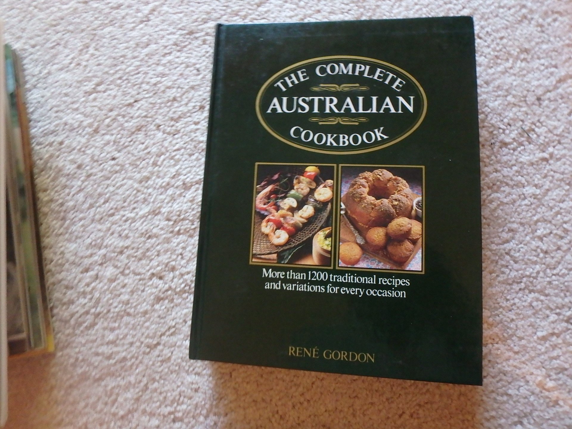The Complete Australian Cookbook : More Than 120 traditional Recipes ...