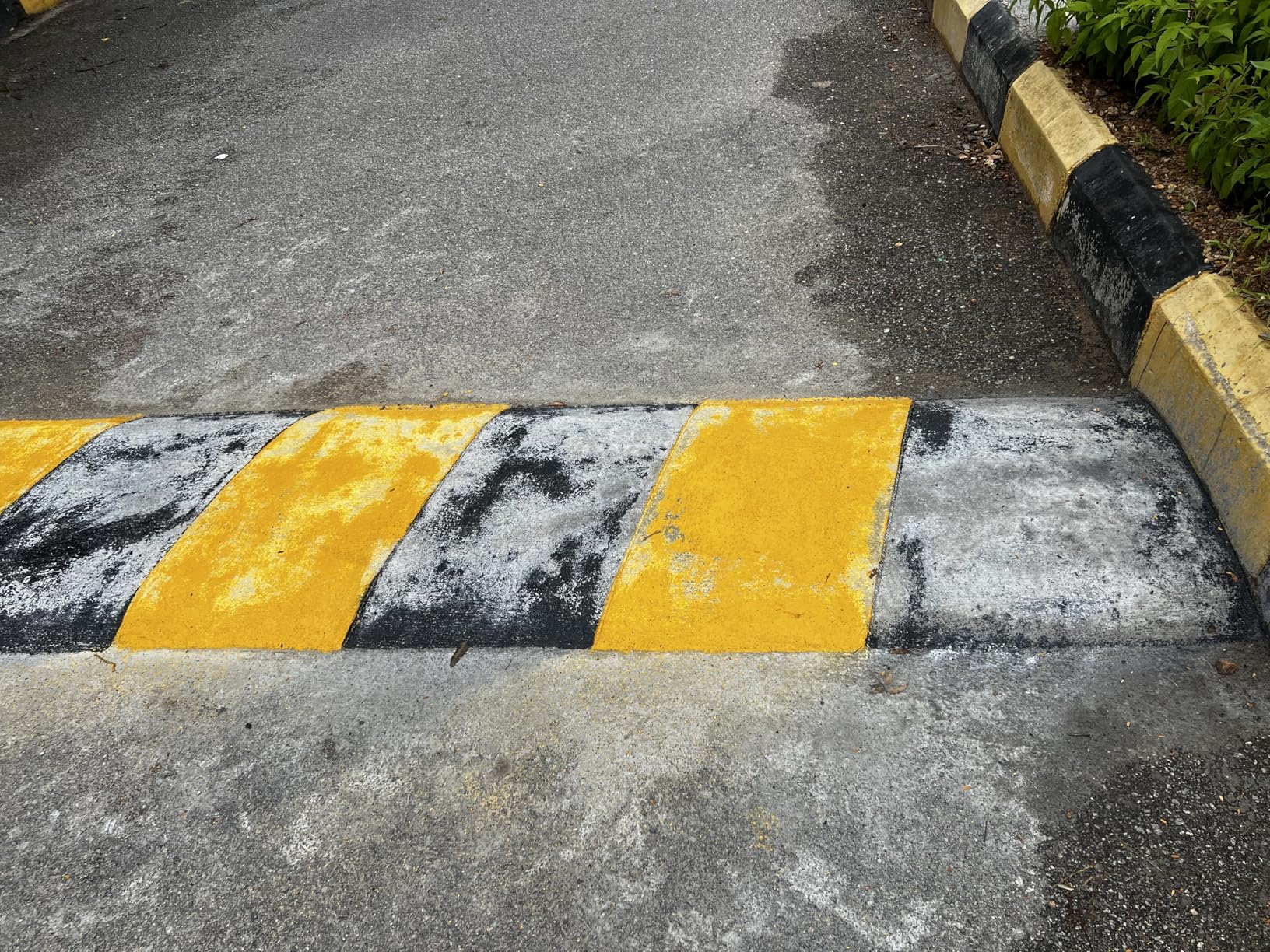 1001 Road Marking Paint Golden Yellow St, IS :164 I Special Marking ...