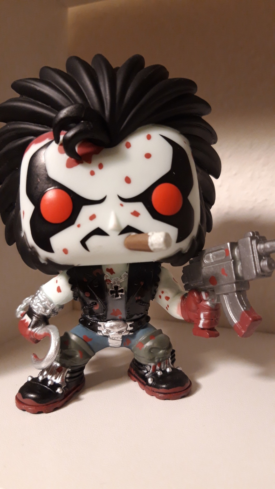 POP LOBO BLOODY VINYL FIGURE : Amazon.de: Spielzeug