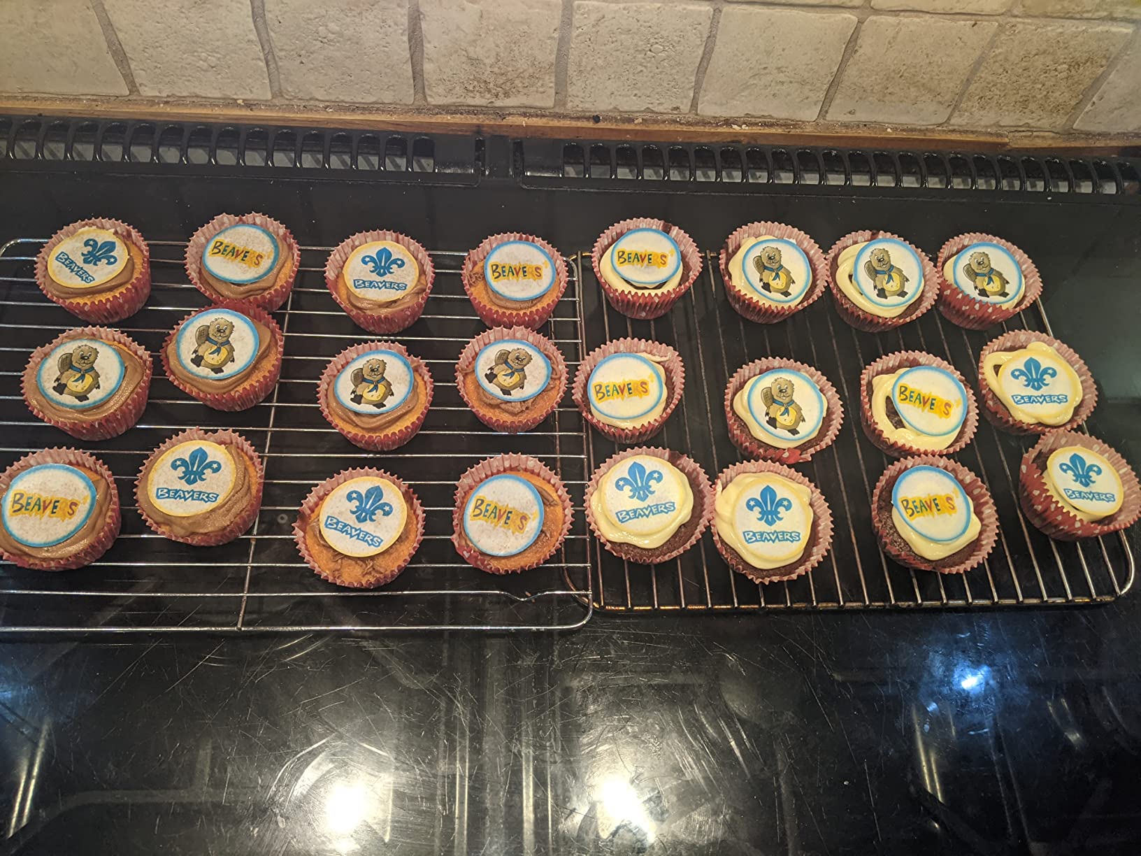 24 Fabulous Pre-Cut Edible Wafer Cake Toppers: Beavers : Amazon.co.uk ...