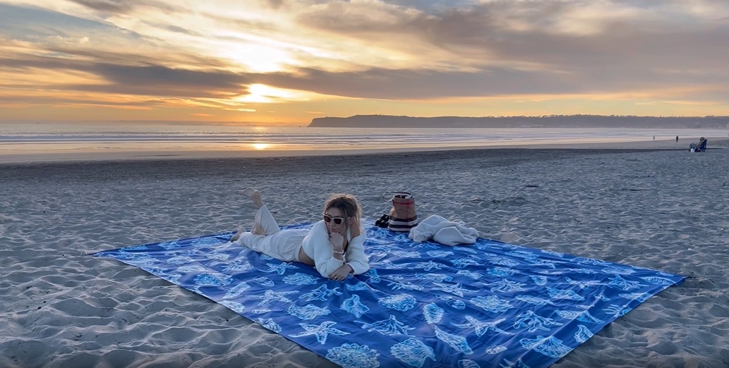 Watch WEKAPO Beach Blanket Waterproof Sandproof Oversized, Extra Large ...