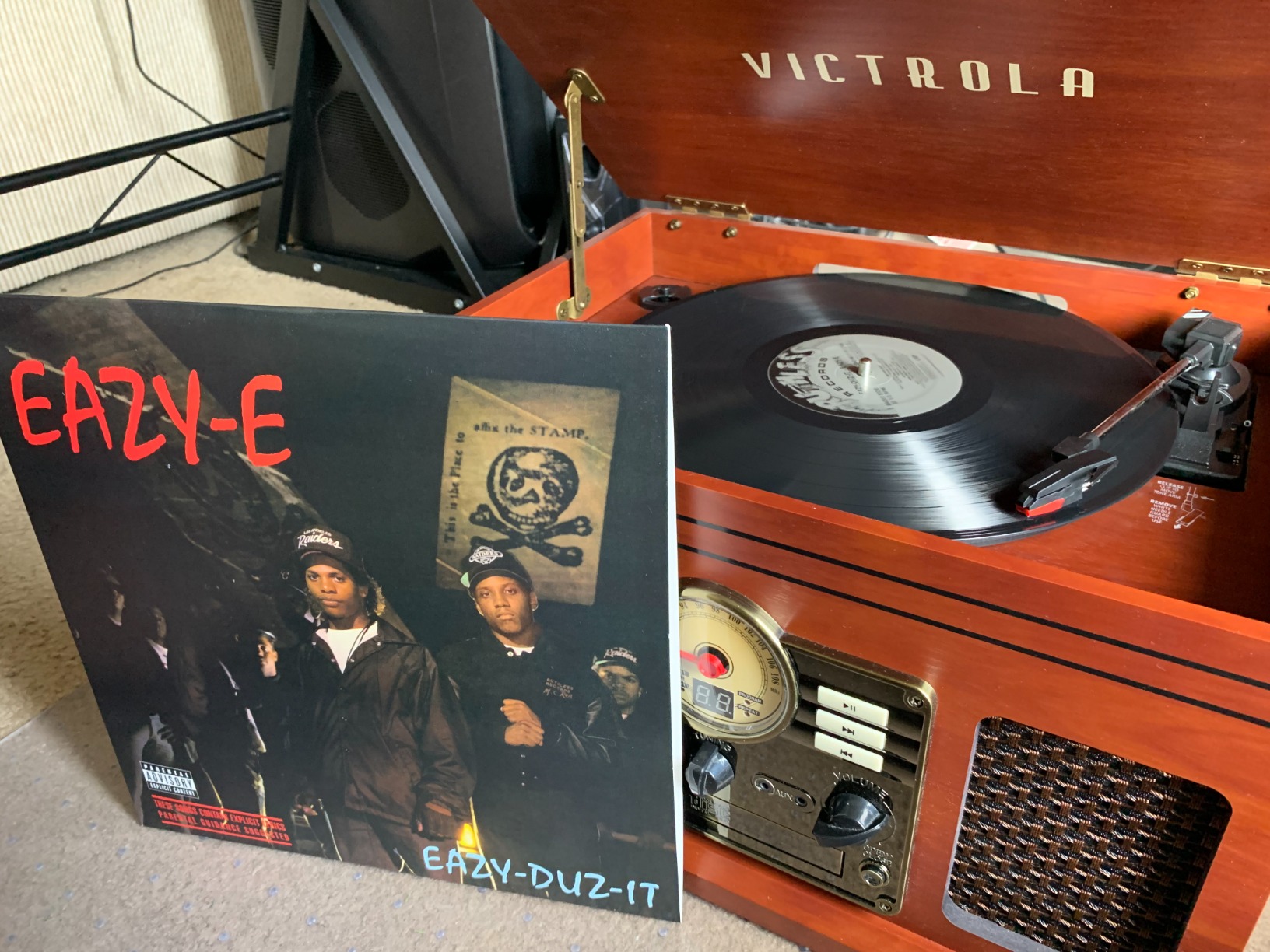 Amazon.com: Eazy Duz It[25th Anniversary Edition] [2 LP]: CDs & Vinyl